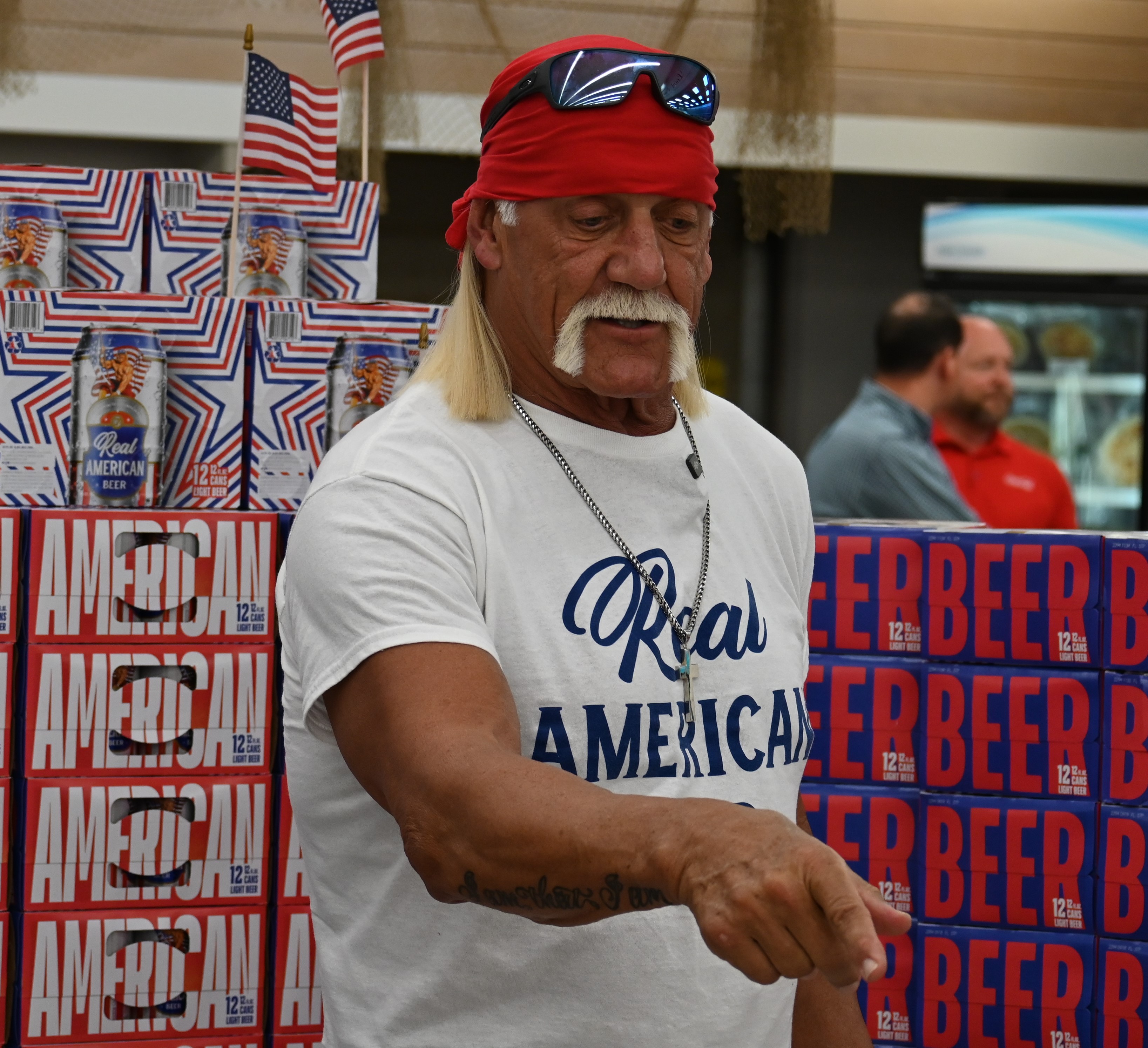 Hulk Hogan visits Piggly Wiggly grocery store in Fairhope, Ala. - al.com