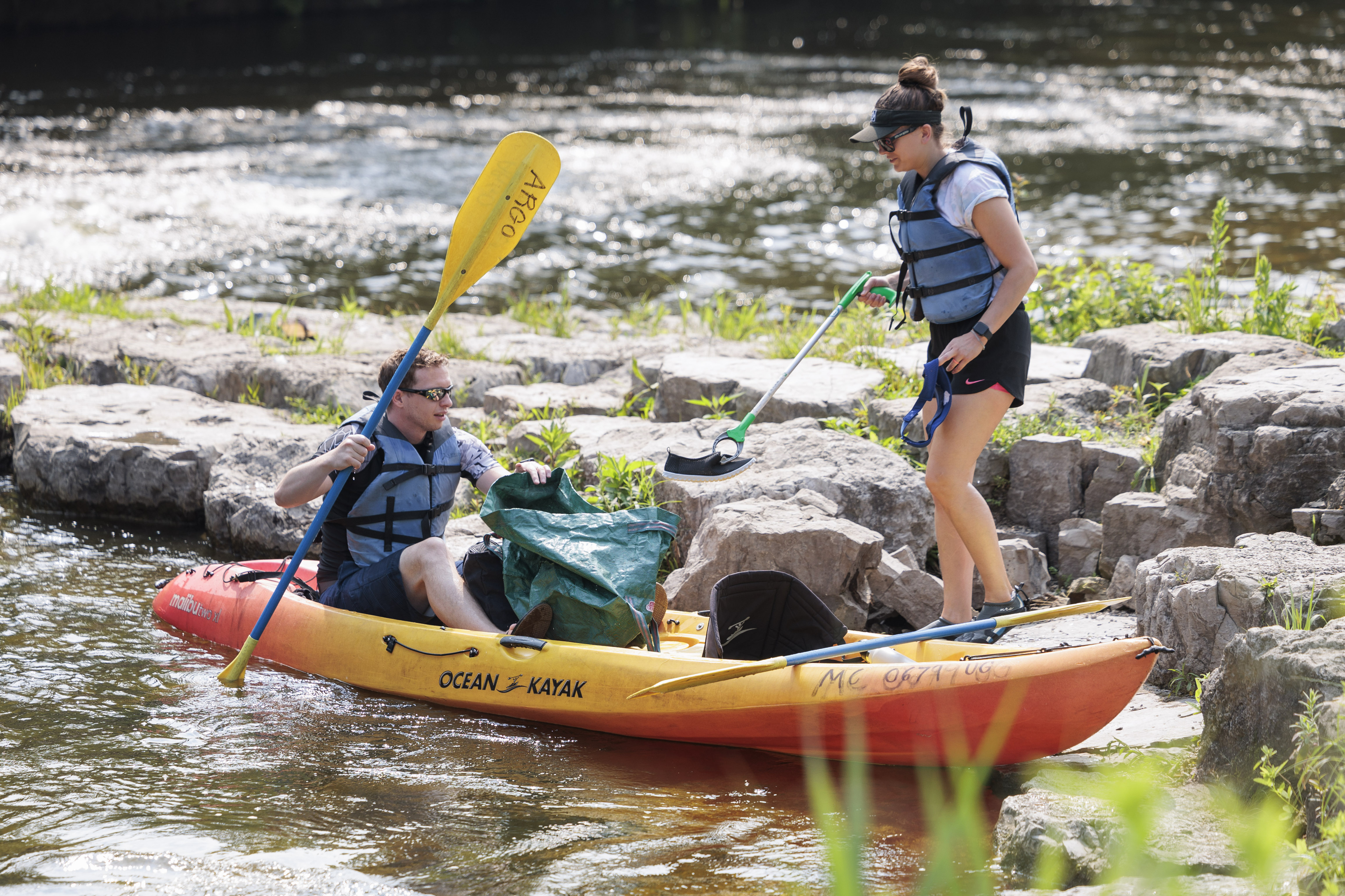 Volunteers Kayak To Clear Trash From The Huron River 7915