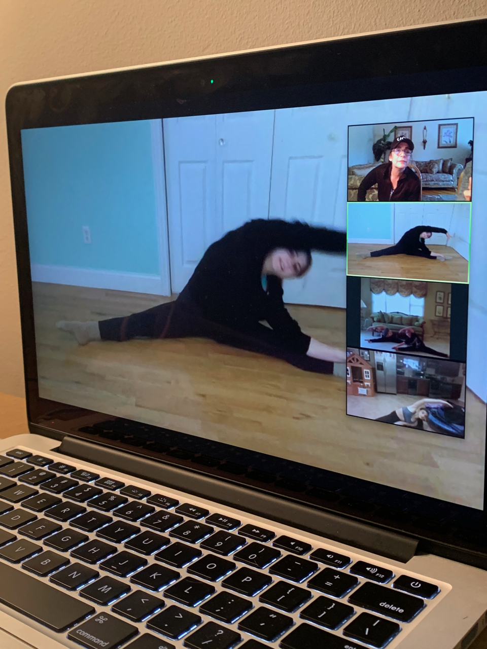 Competitive dancers take virtual dance classes - silive.com