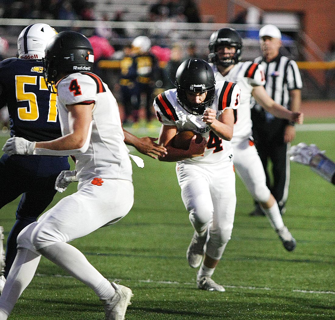 South Hadley vs Putnam Football 10/21/22 - masslive.com