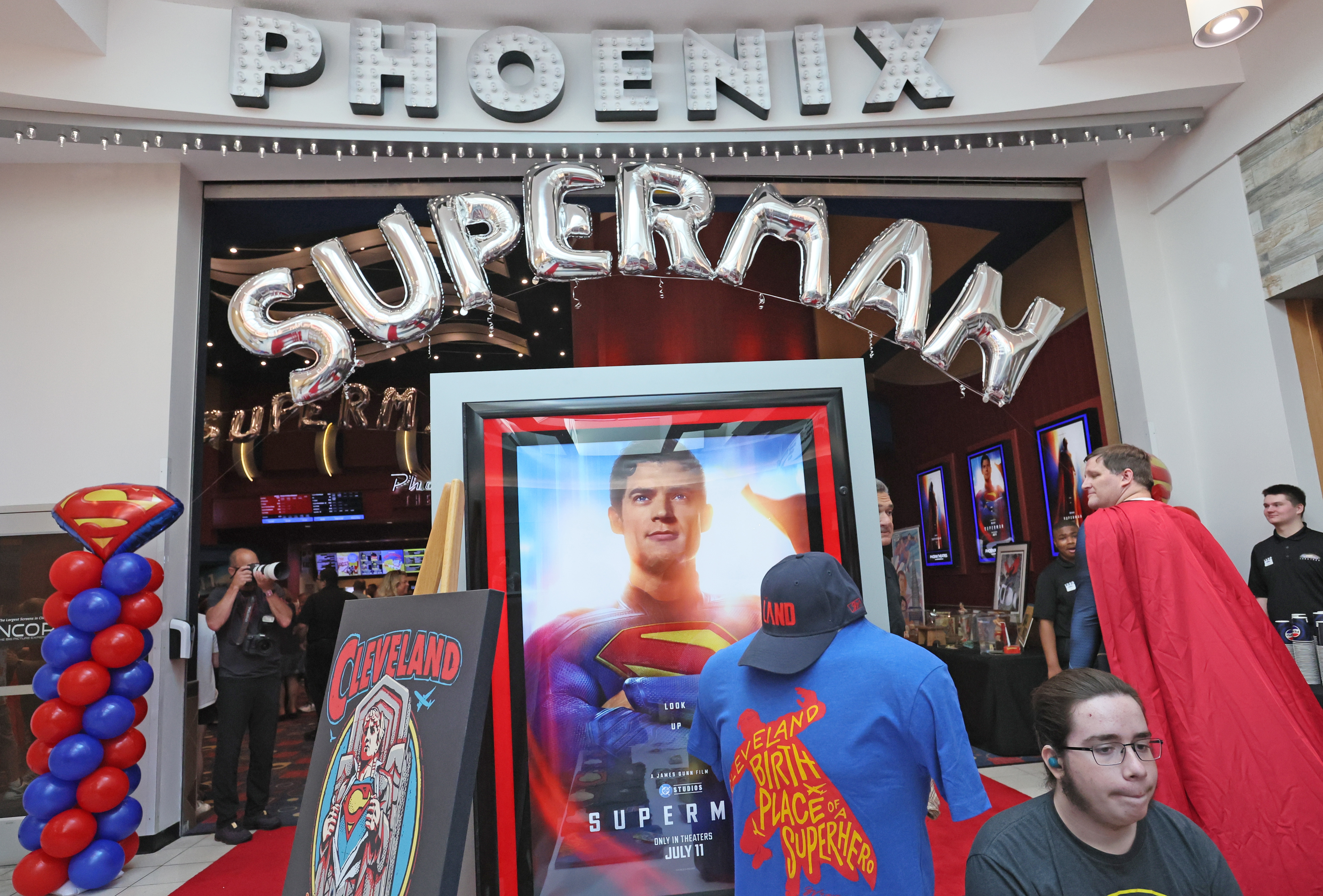 ‘Superman’ movie premiere in North Olmsted draws hundreds of fans ...