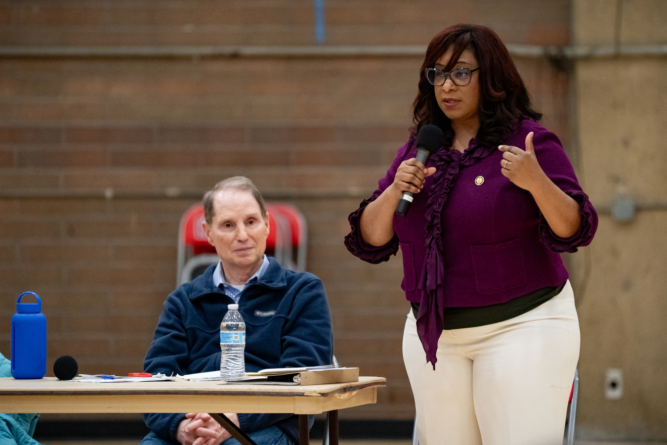 Rep. Janelle Bynum and Sen. Ron Wyden town hall in Oregon City ...