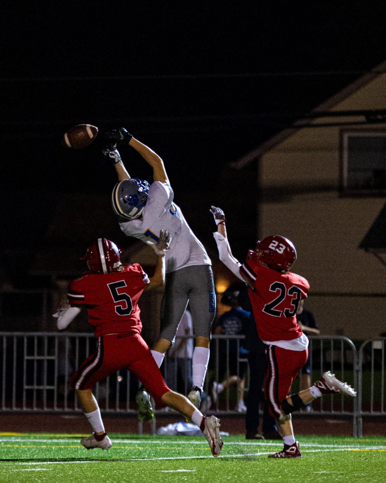 McMinnville Grizzlies vs Newberg Tigers football - oregonlive.com