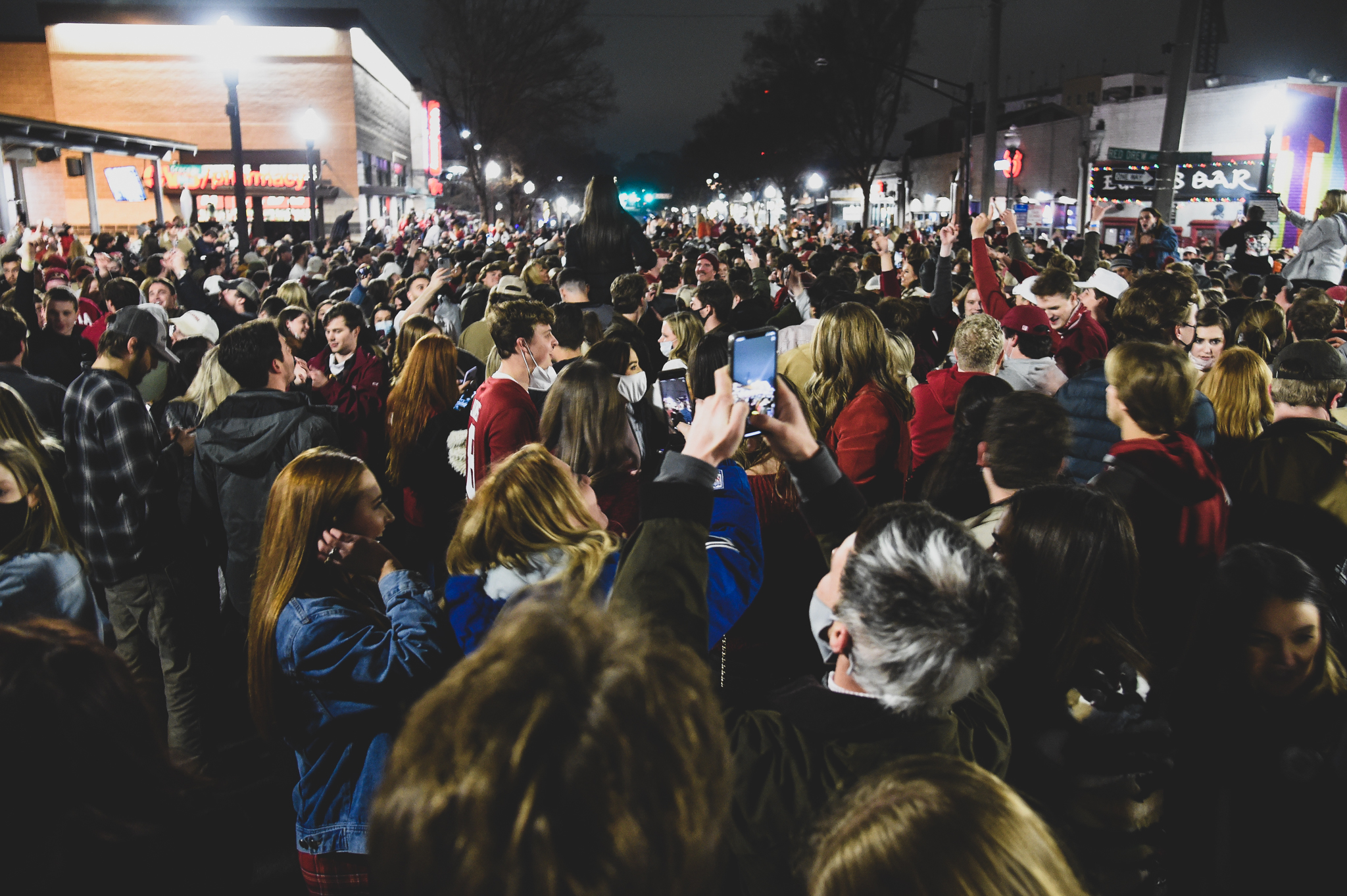 Alabama Fans Celebrate on Strip 2021 - al.com