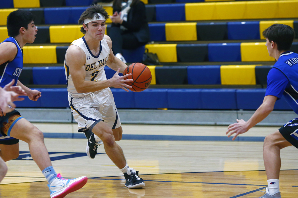 Delaware Valley boys basketball hosts Warren Hills on Jan. 22, 2022 ...