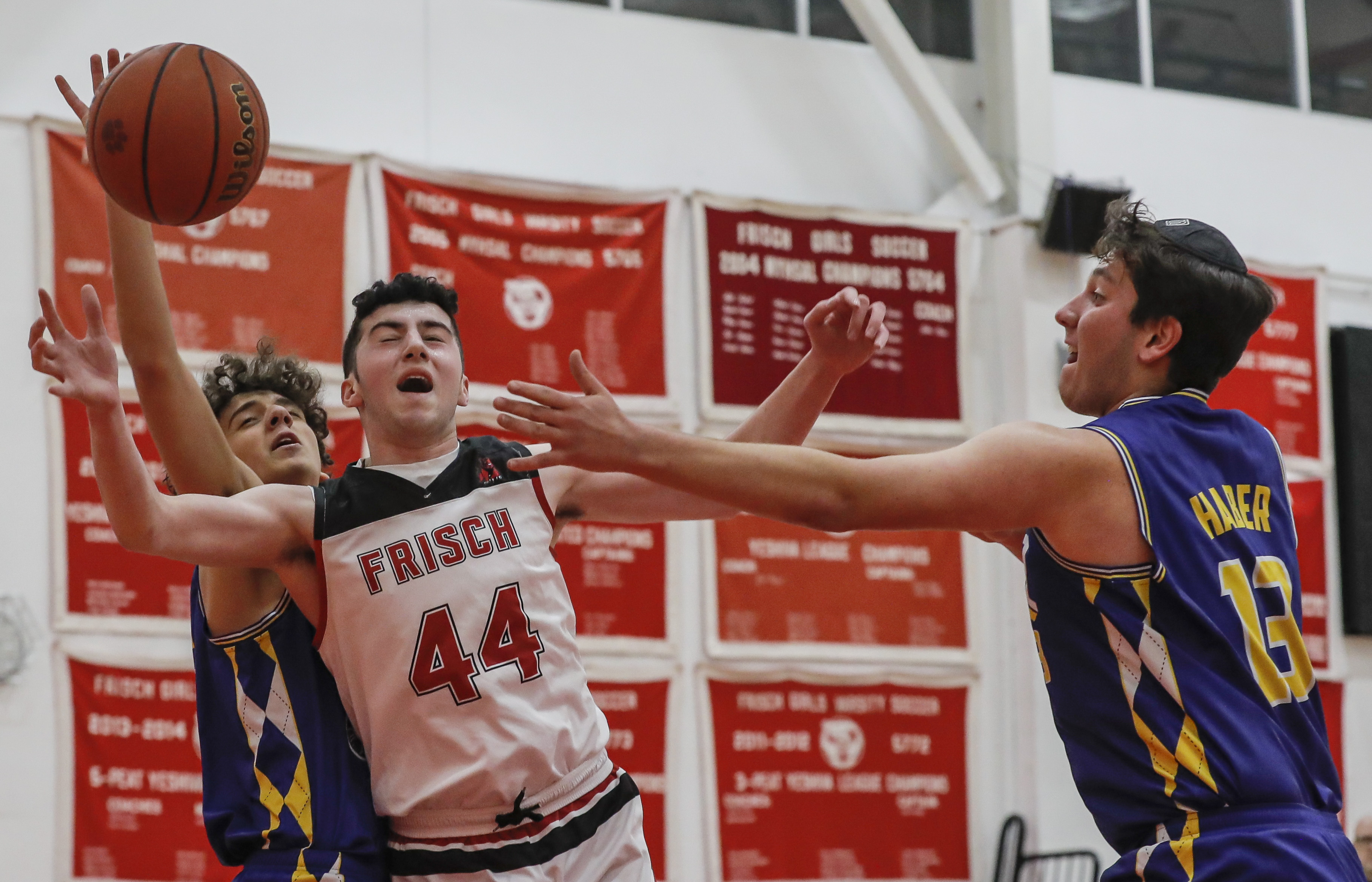 Boys Basketball: Frisch defeats Ramaz (NY) on February 7, 2023 - nj.com