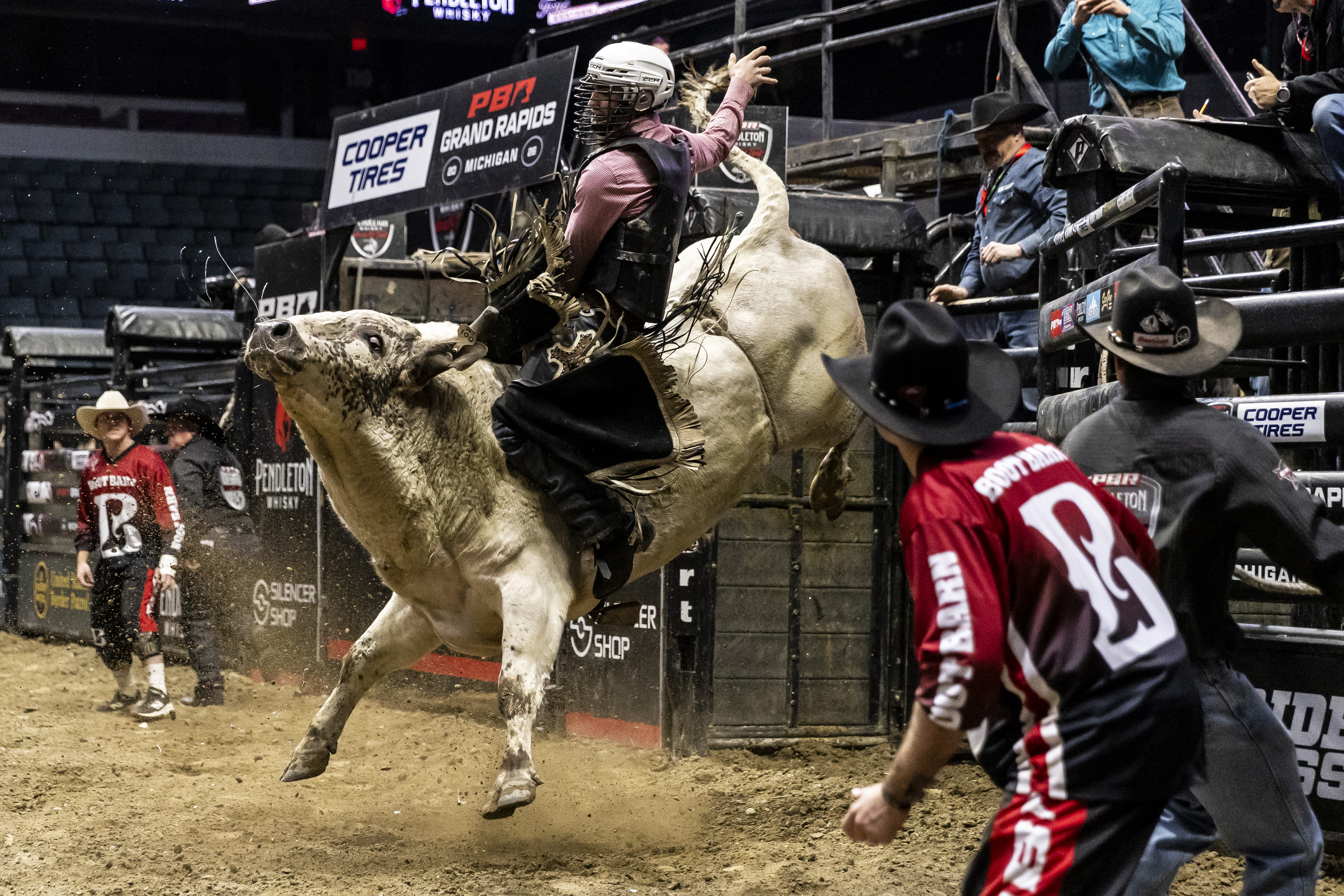 World’s best bull riders compete in Grand Rapids - mlive.com