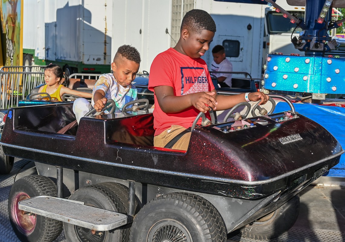 Rotary Club’s Carnival draws crowds to East Longmeadow (photos ...