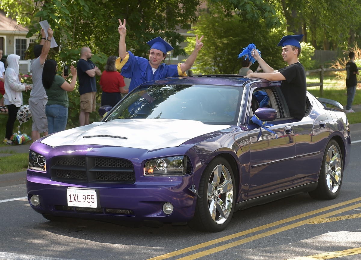Chicopee Comprehensive Class of 2020 celebrate with car parade ...
