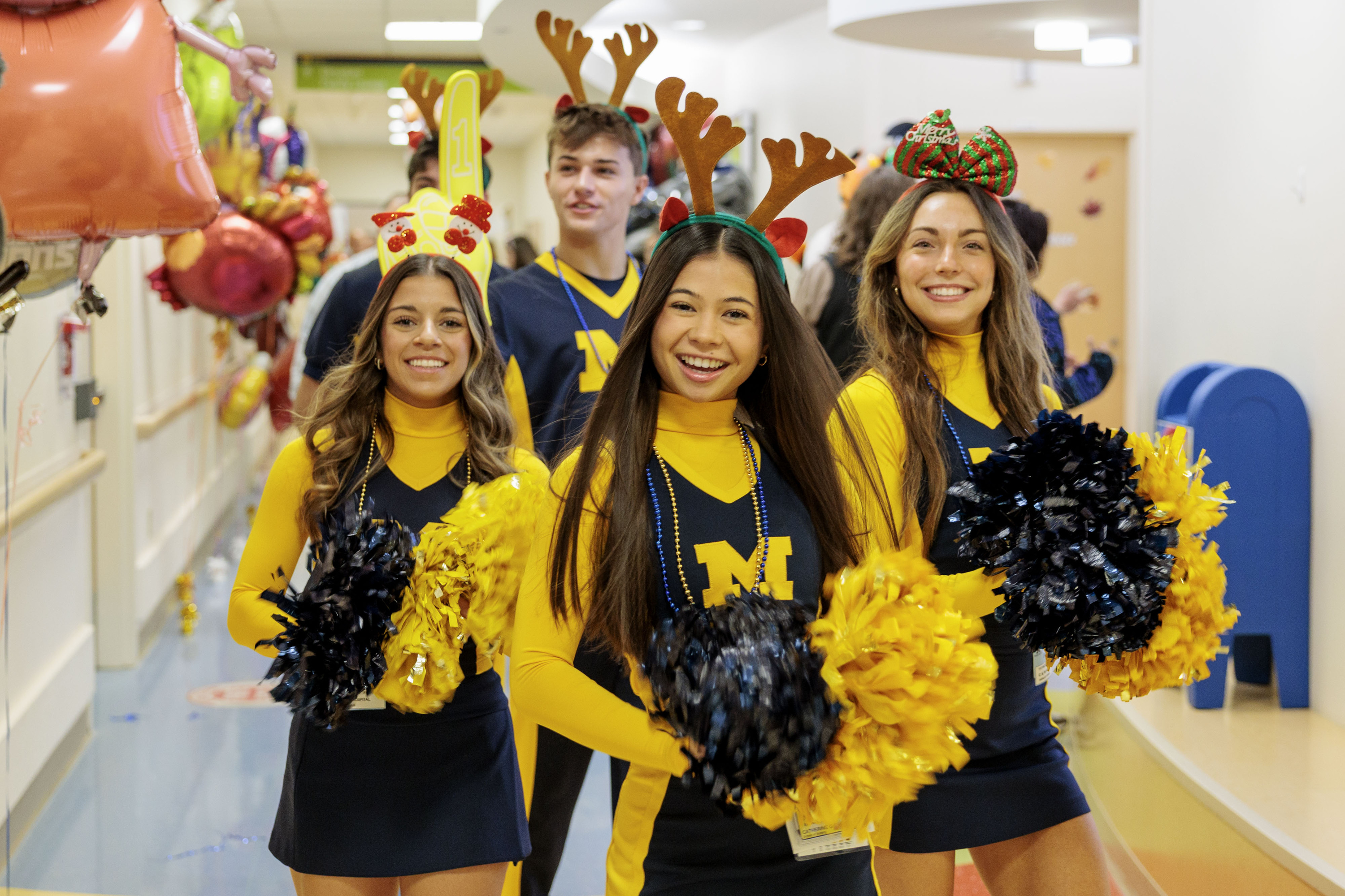 C.S. Mott Children's Hospital hosts Mini-Thanksgiving Day Parade ...