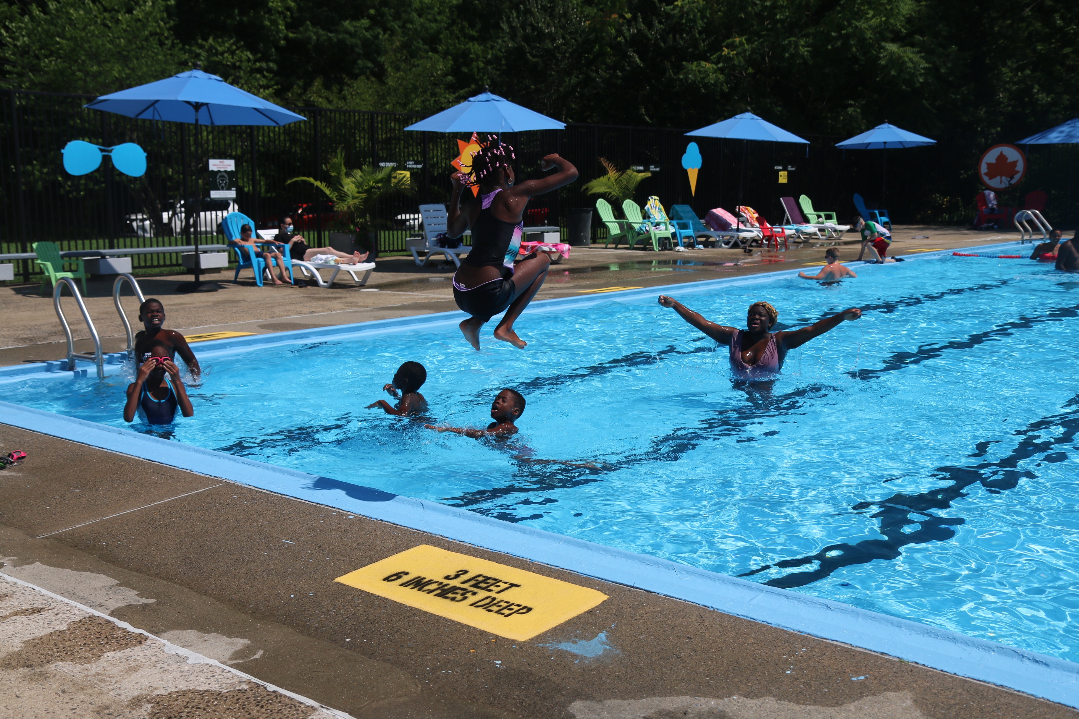 Swimmers get cool at Tottenville Pool - silive.com