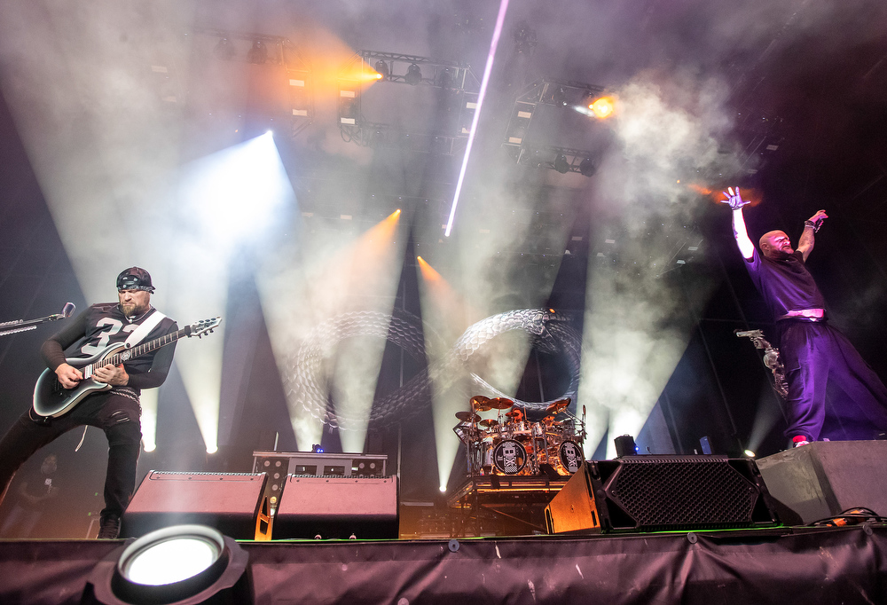 Five Finger Death Punch and Megadeth perform at Hersheypark Stadium ...