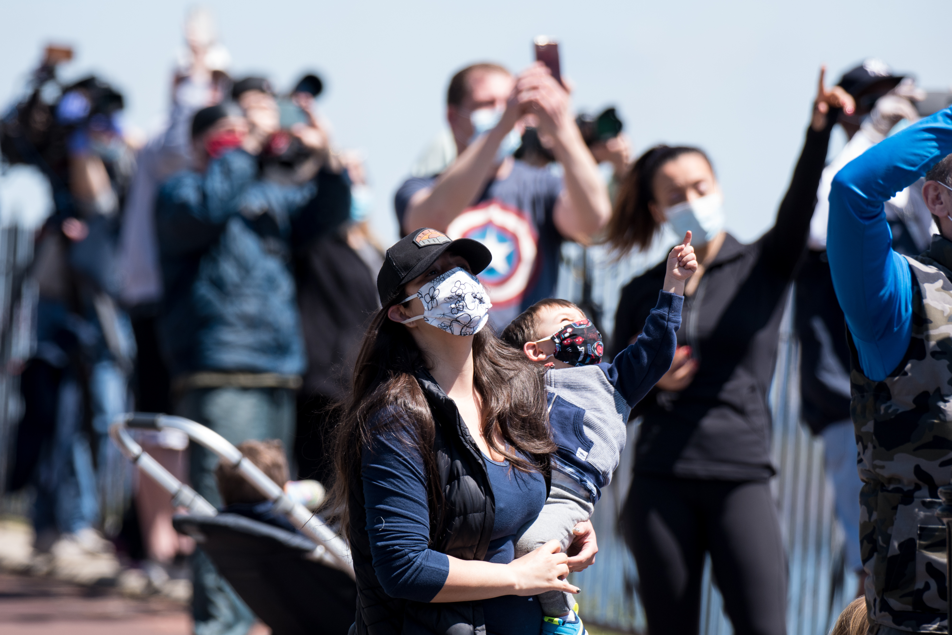 Thunderbirds, Blue Angels fly over NY and NJ to salute coronavirus ...