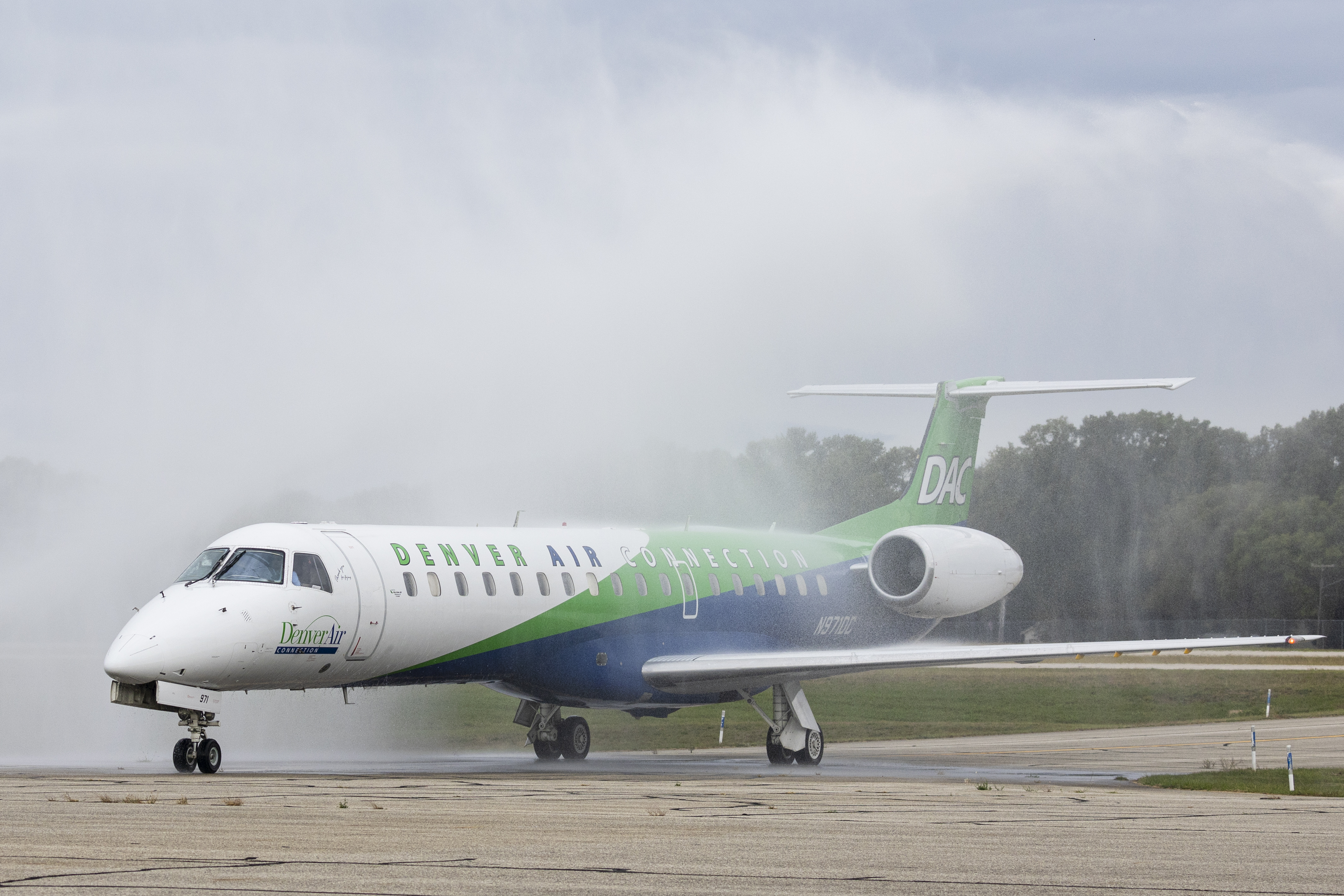 Muskegon County Airport welcomes Denver Air Connection - mlive.com