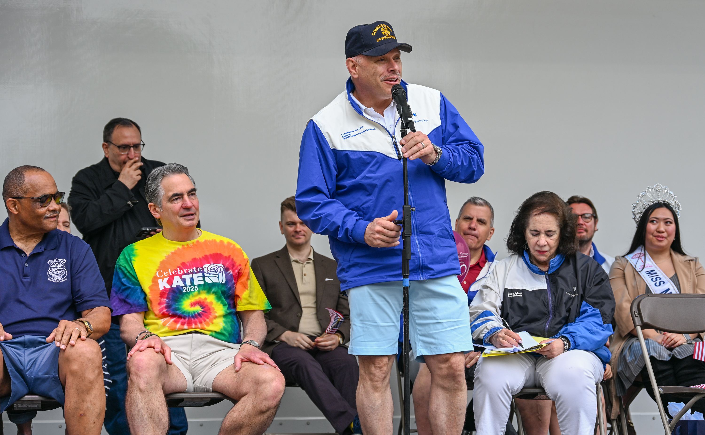 Weather can’t stop hungry pancake crowd - masslive.com