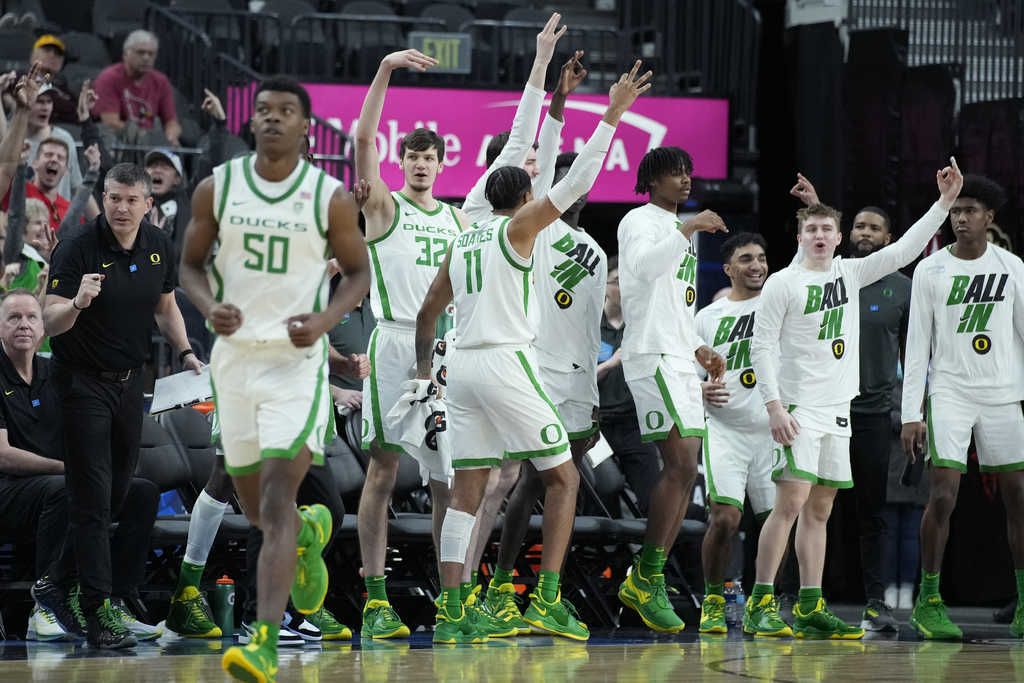 Oregon vs. Oregon State at 2022 Pac-12 men's basketball tournament ...