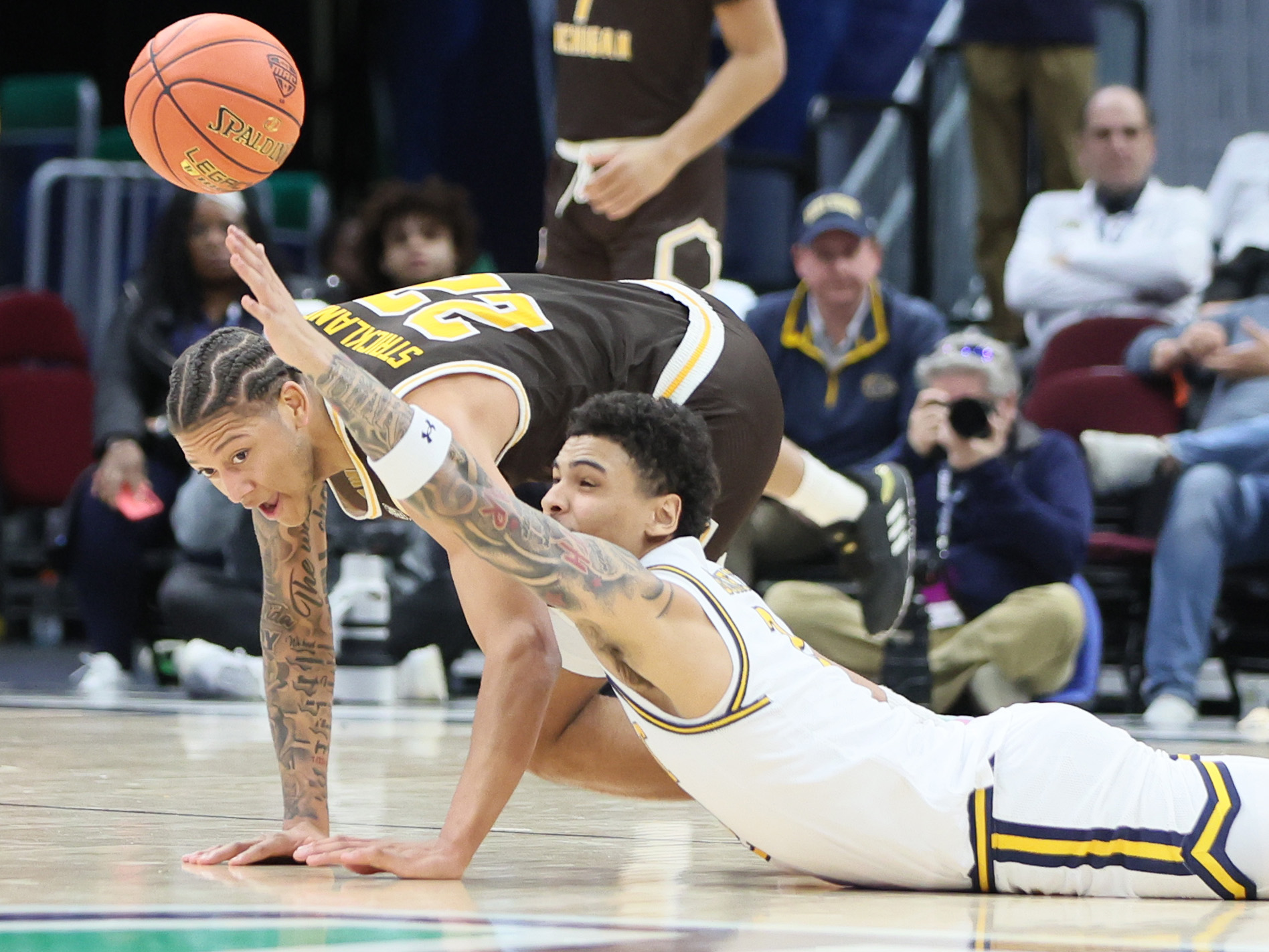 Kent vs. Western Michigan in men's MAC Tournament quarterfinals, March ...