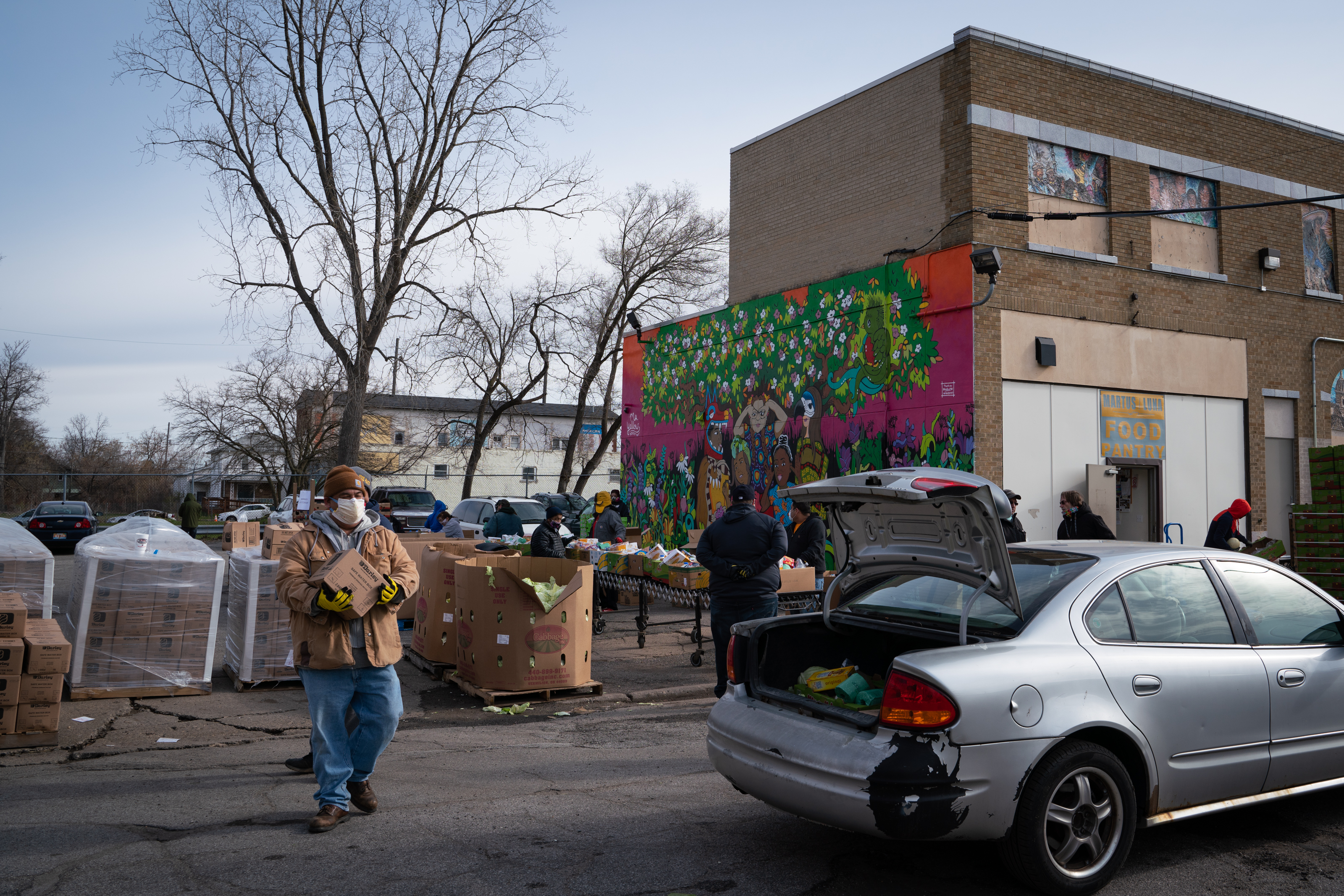Martus Luna Pantry offers food donations in Flint - mlive.com