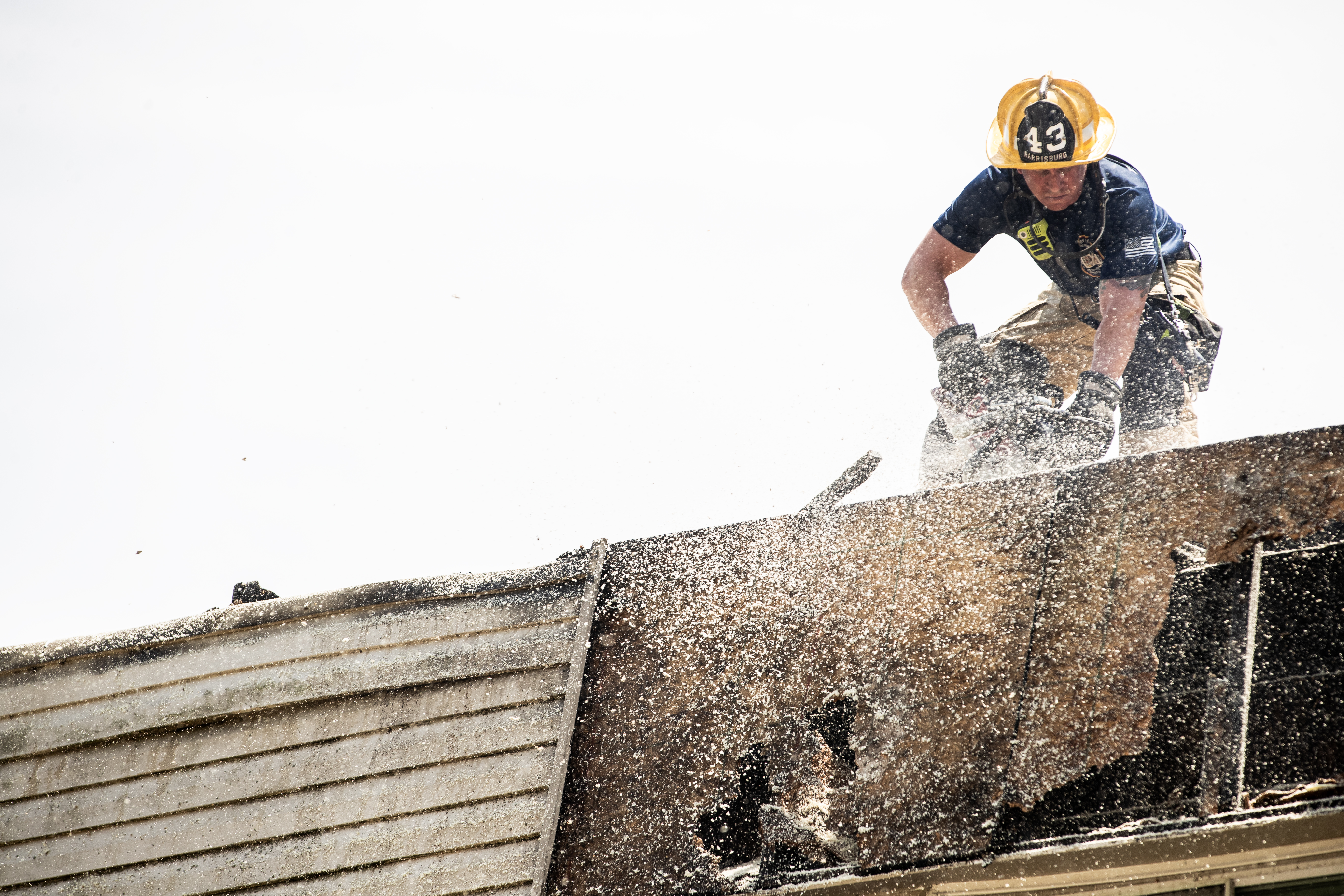 Fire crews battle structure fire at Highspire apartment complex ...