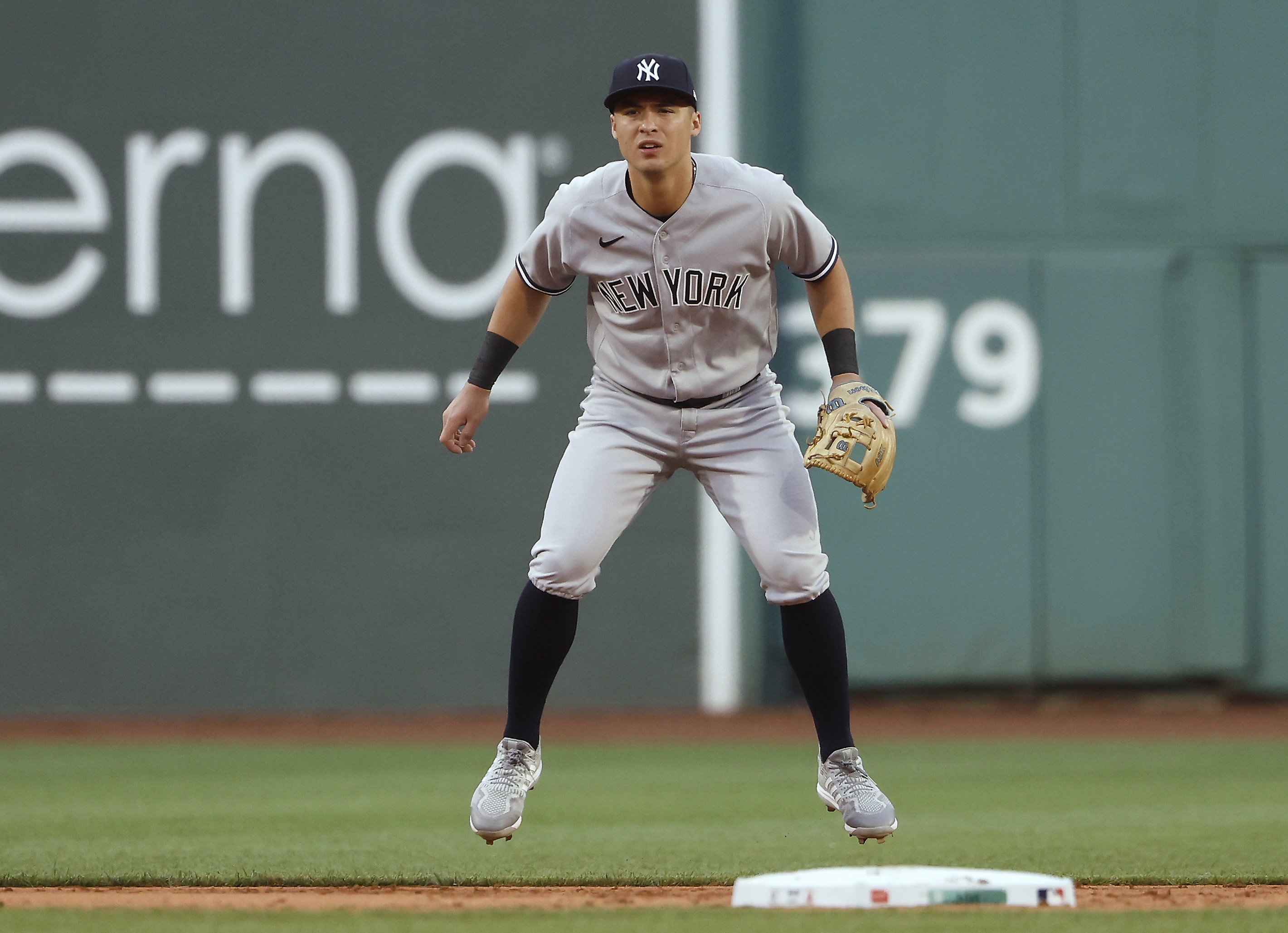 Yankees’ Anthony Volpe wins Gold Glove Award, making franchise history