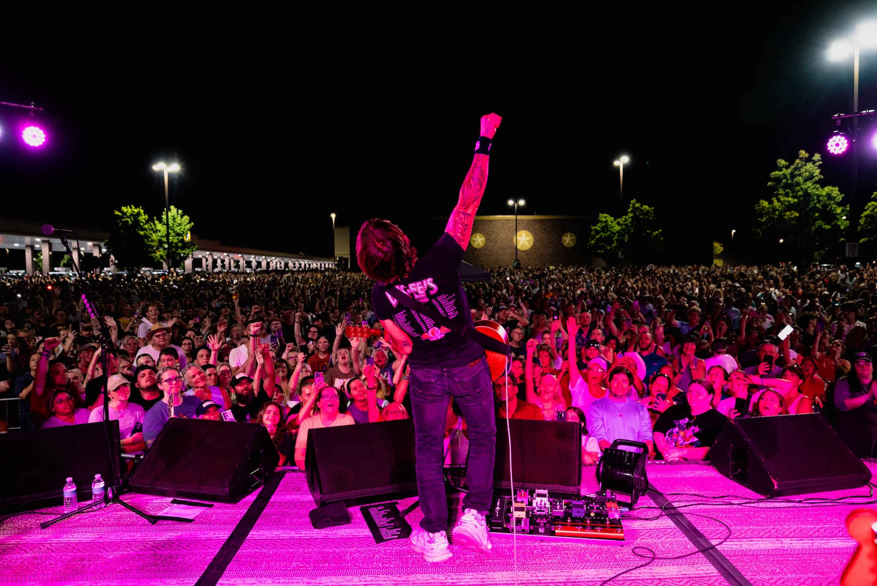 Keith Urban at Buc-ee's in Alabama - al.com