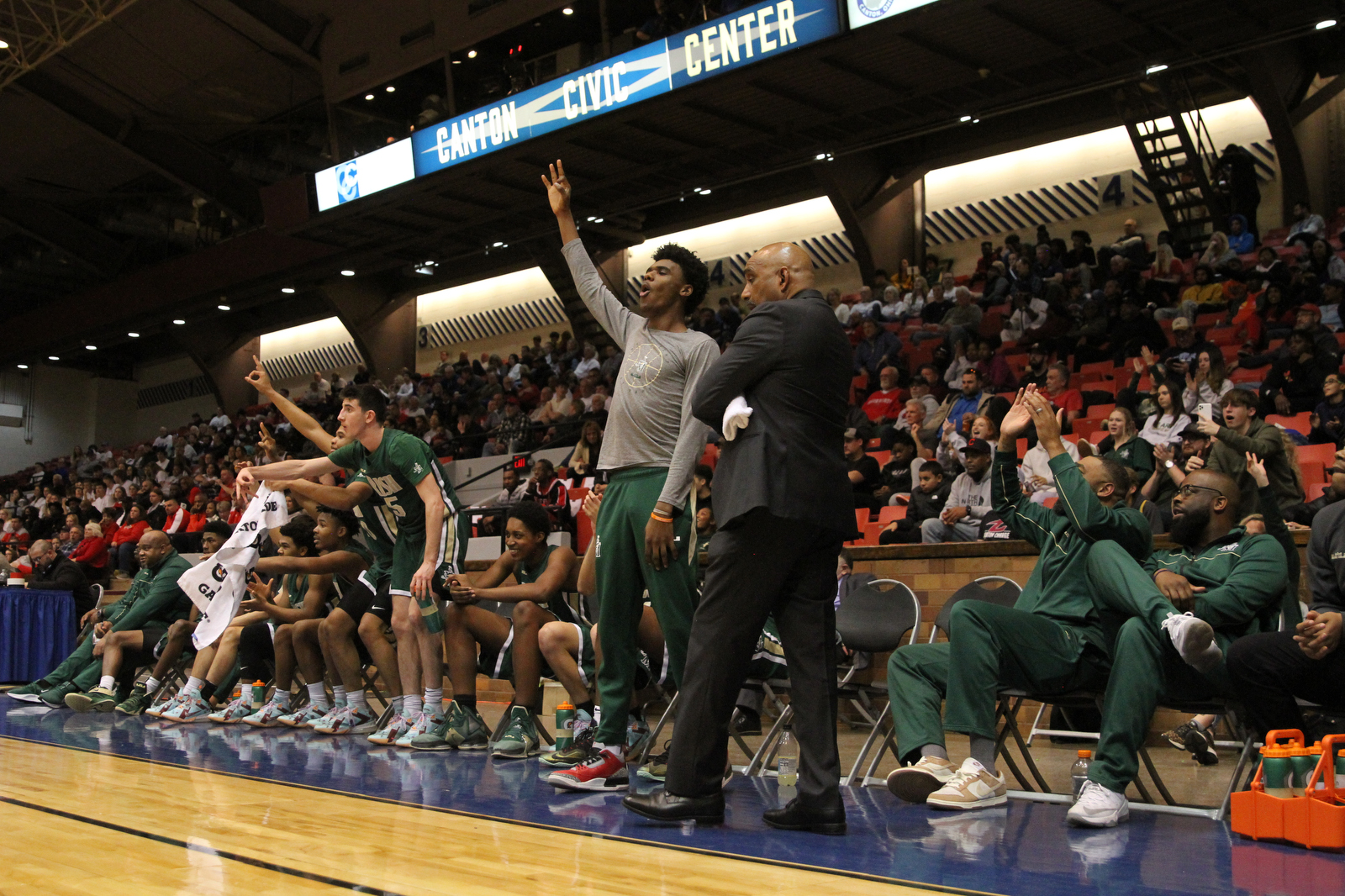 St. Vincent-St Mary vs Chaney Div II Regional basketball - cleveland.com