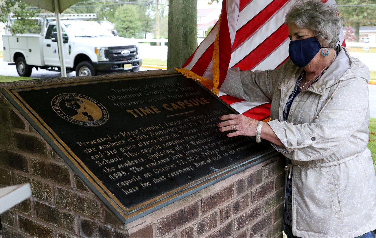 Thomas Jefferson Elementary School 1995 Time Capsule opened, Oct. 12 ...