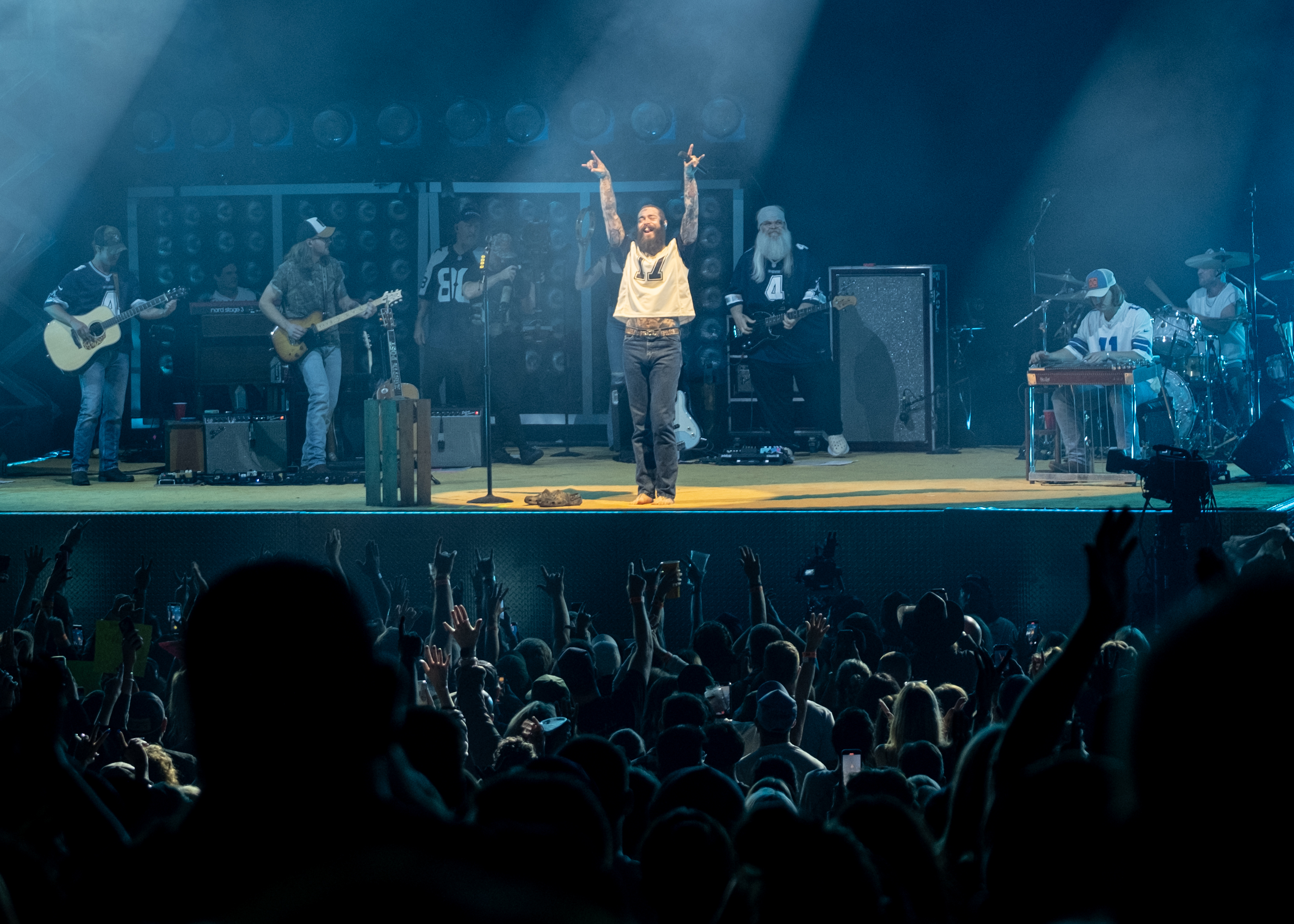 Post Malone Sells Out Blossom Music Center with F-1 Trillion Tour Stop ...