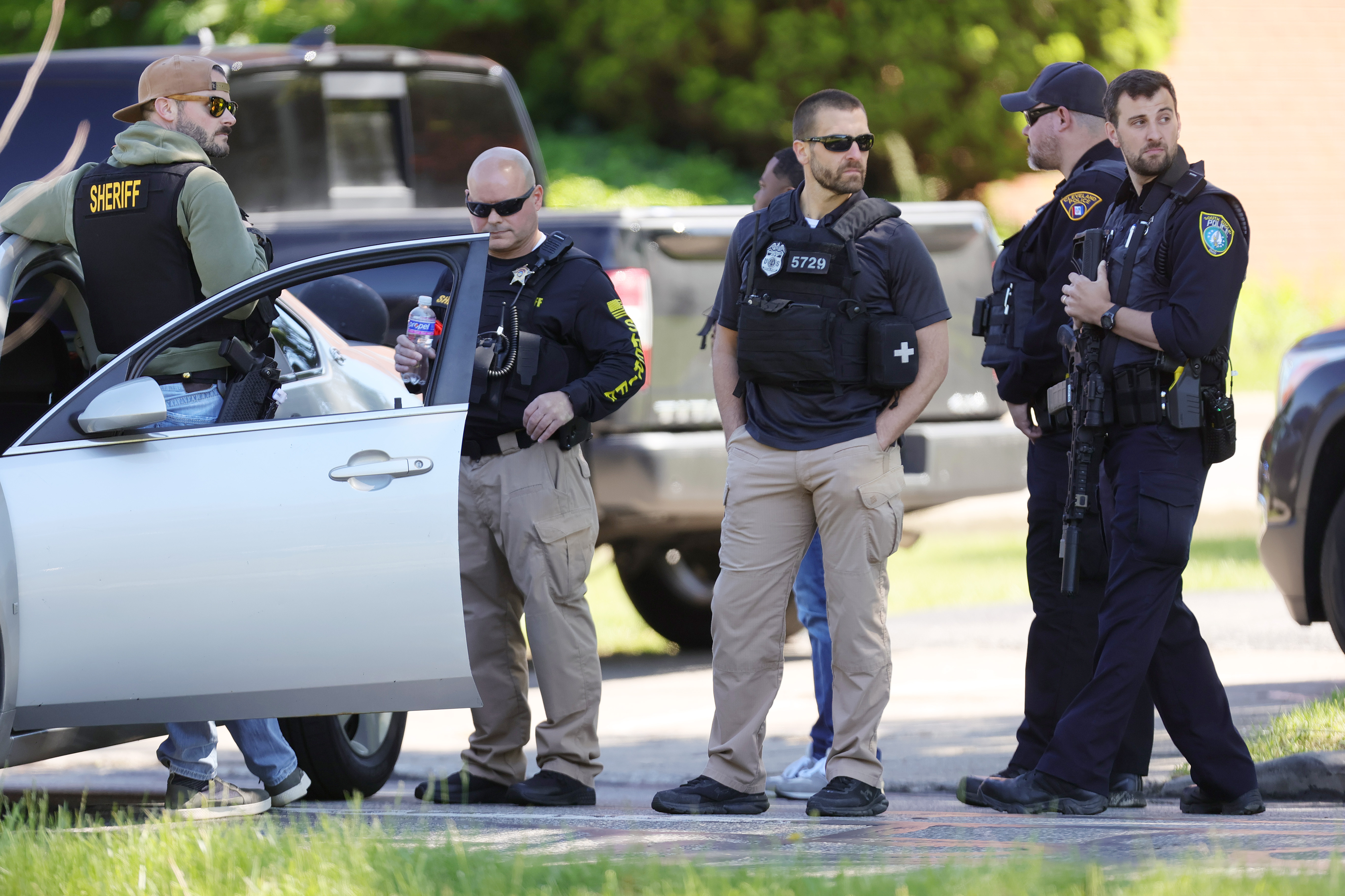 SWAT, police respond to Shaker Heights apartment complex, shots fired ...
