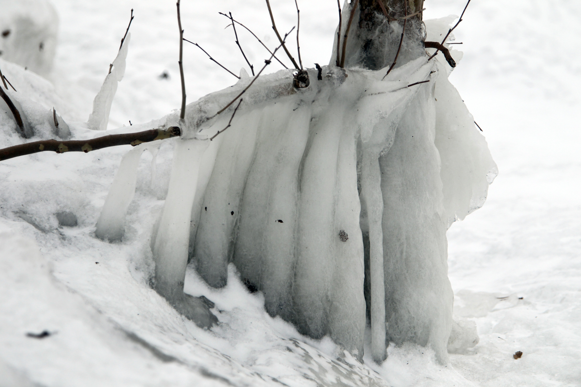 Ice and snow along Lake Erie - cleveland.com