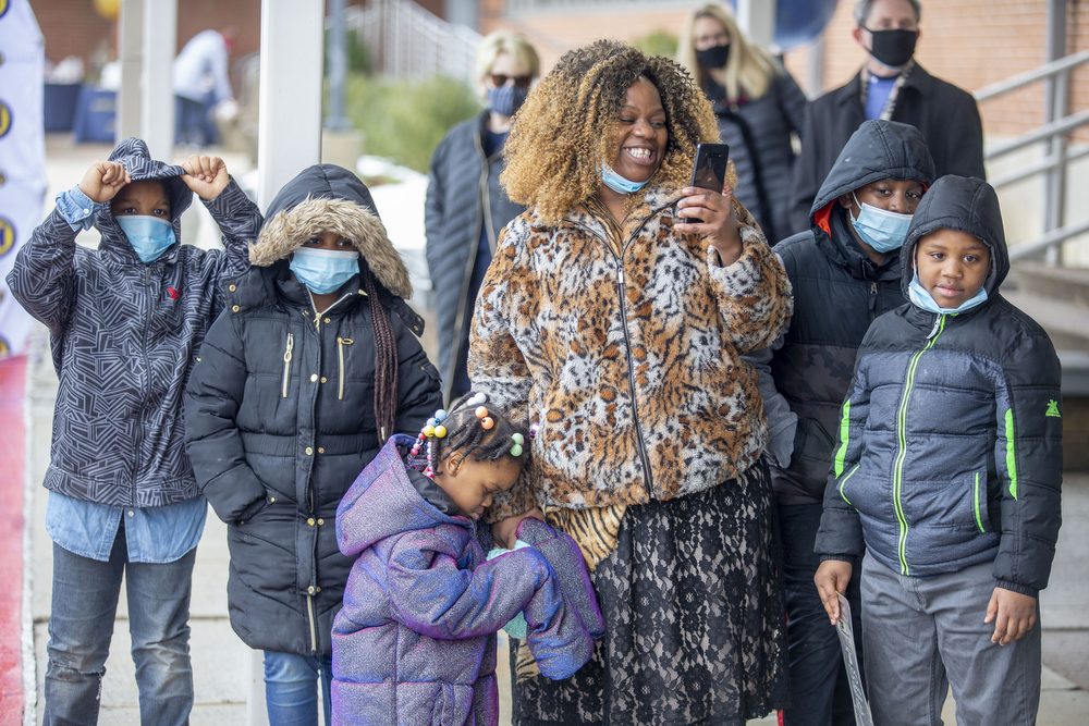 Harrisburg Academy Alum donates van to single mother of five - pennlive.com