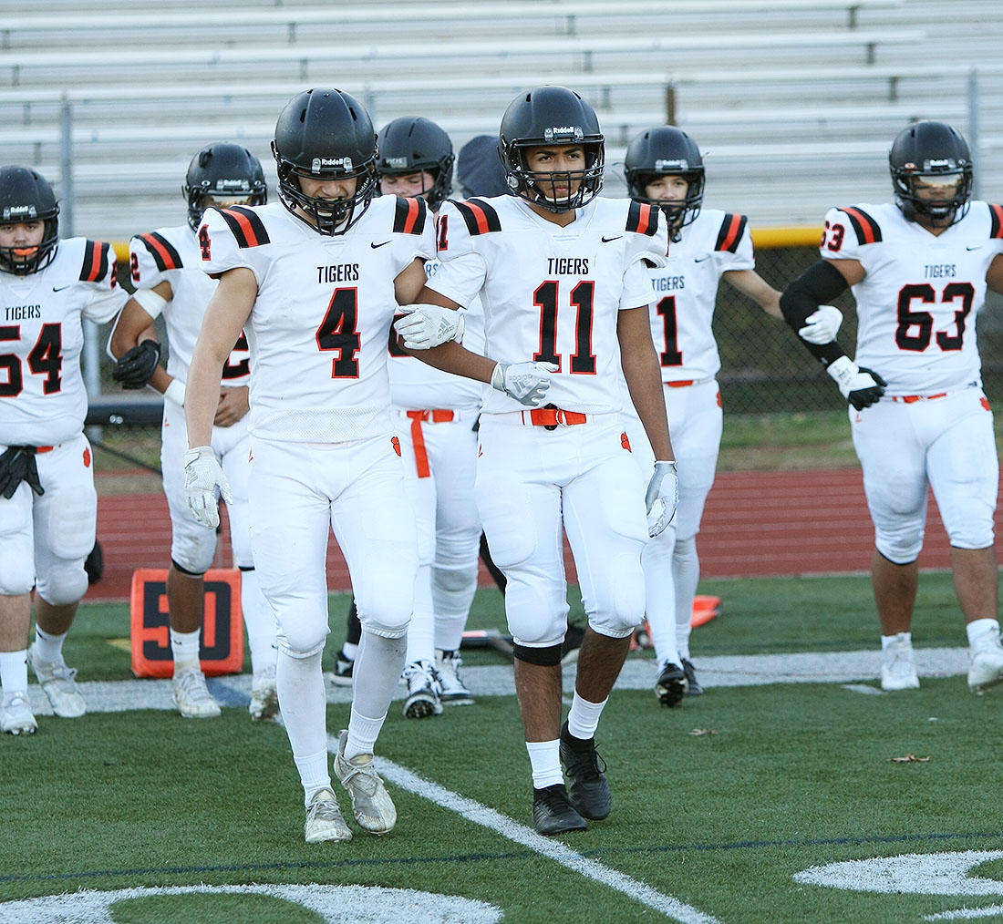 South Hadley vs Putnam Football 10/21/22 - masslive.com