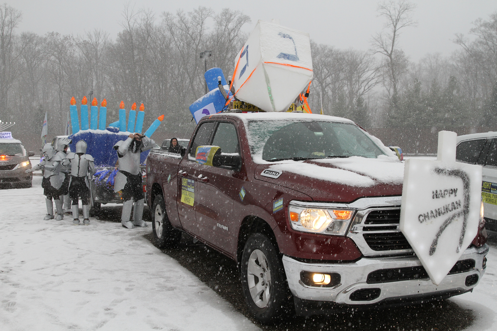 Menorah-topped cars parade through Cleveland eastern suburbs ...