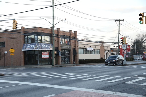 There are dozens of vacant storefronts along Hylan Boulevard - silive.com