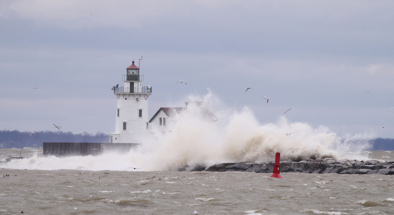 High winds along the Lake Erie shoreline in Northeast Ohio - cleveland.com