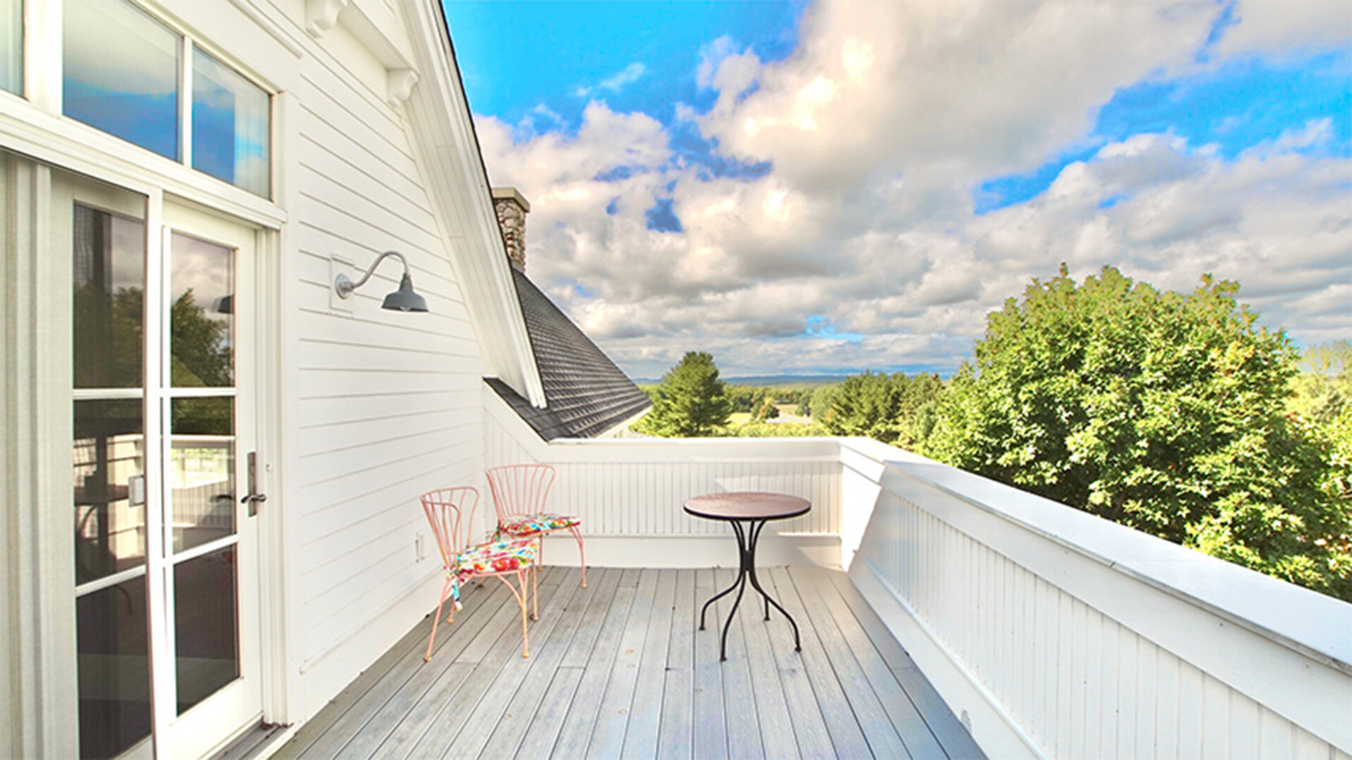 Leelanau Peninsula estate with working vineyard on market for $3.9M ...