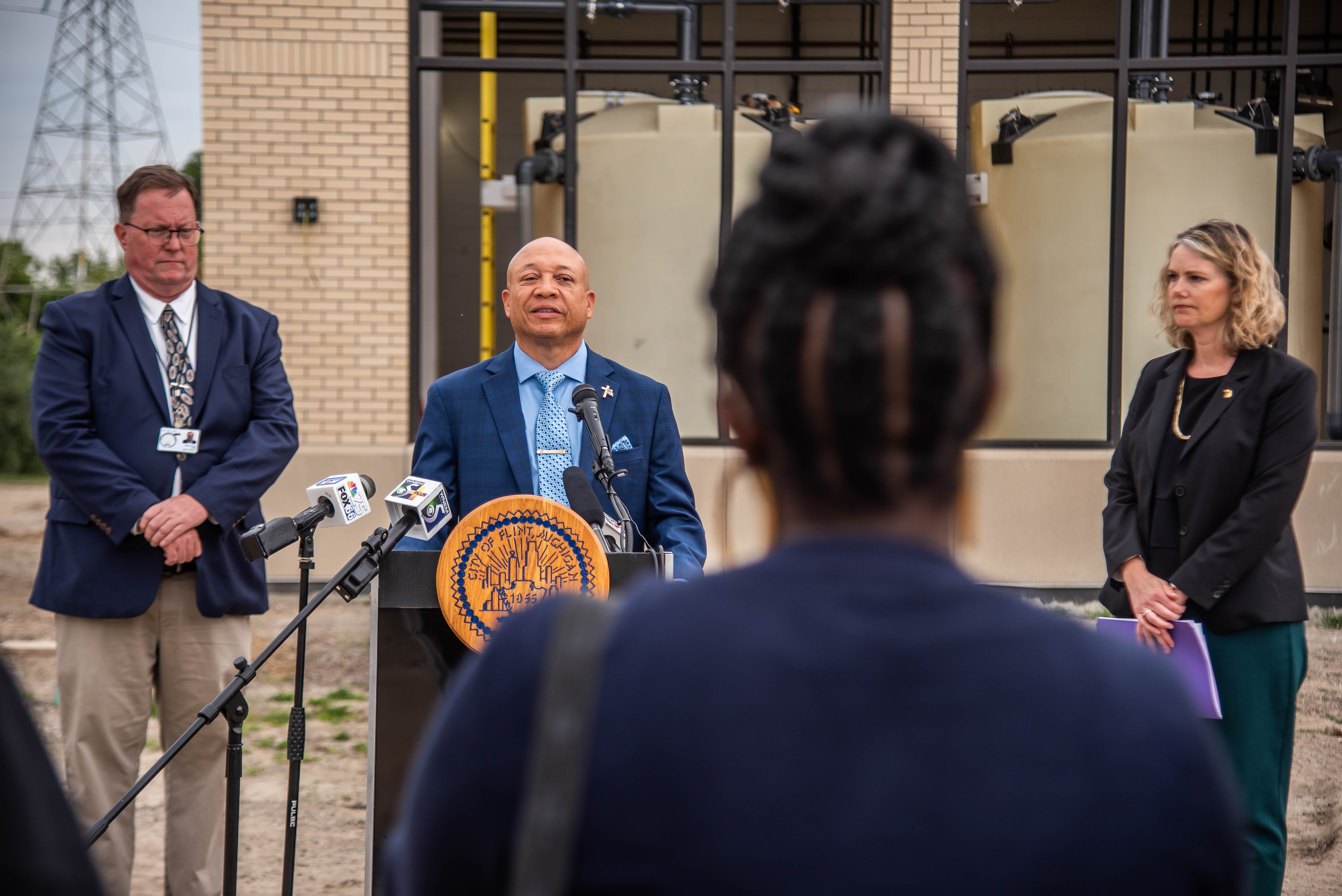 Flint mayor provides updates on water quality, chemical feed building ...