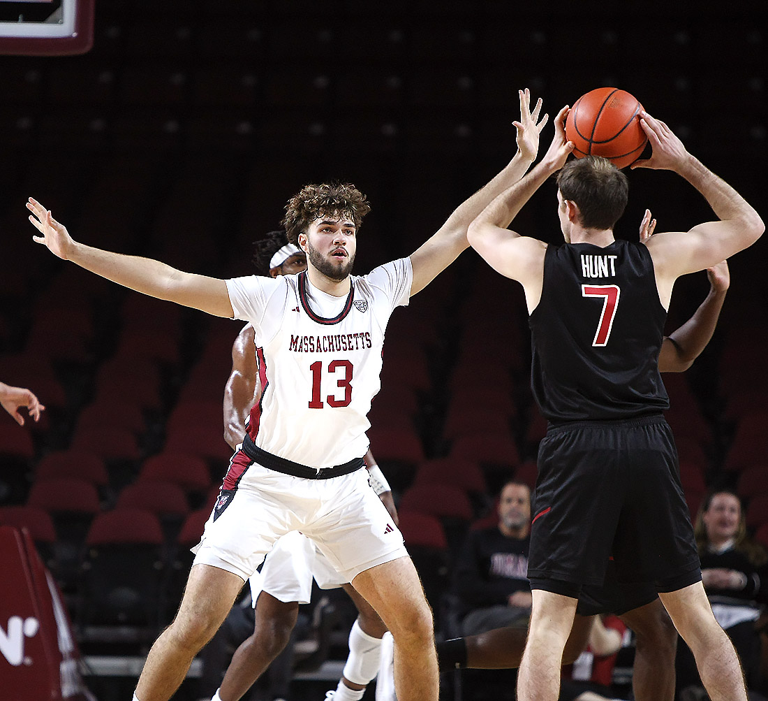 UMass Men's Basketball vs Harvard 12/3/25 - masslive.com
