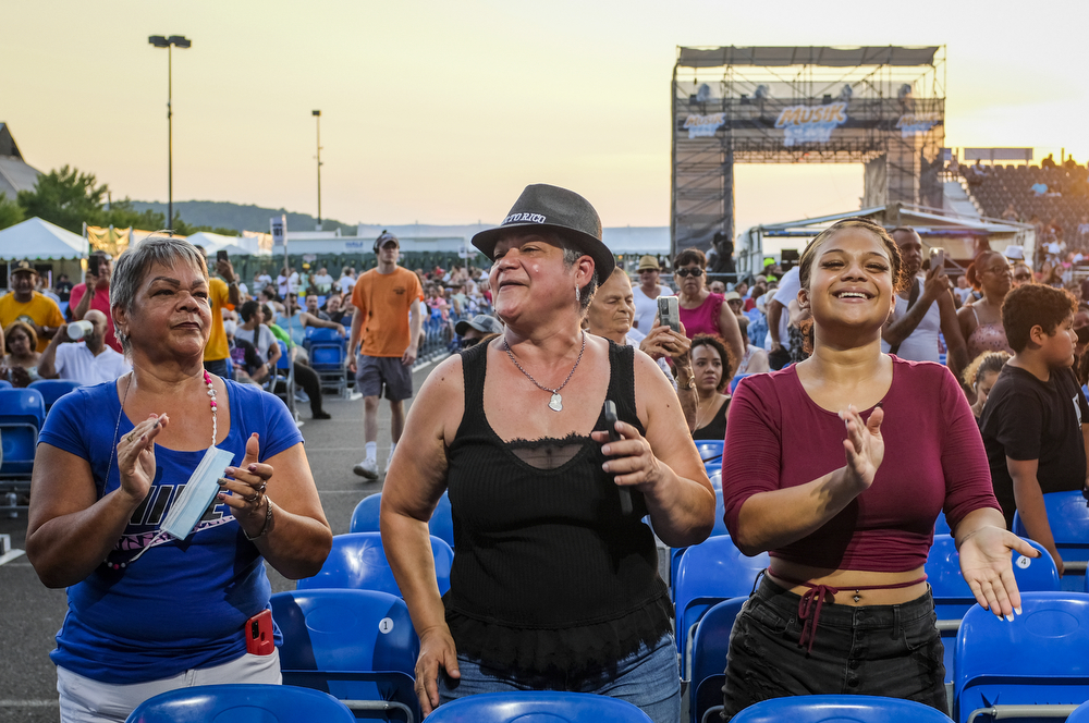 Hector Tricoche & Michael Stuart plays Wind Creek Steel Stage at ...