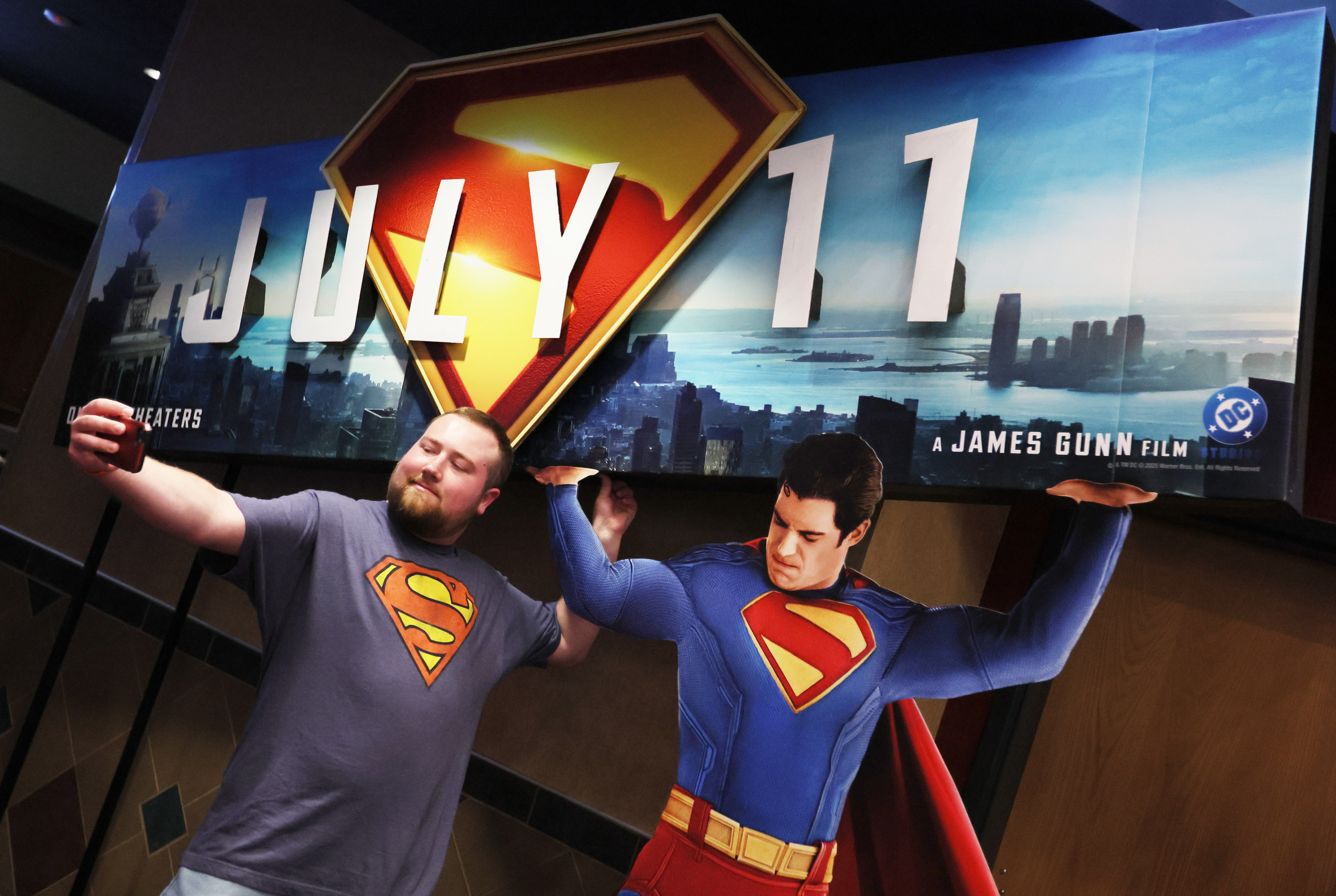 ‘Superman’ movie premiere in North Olmsted draws hundreds of fans ...