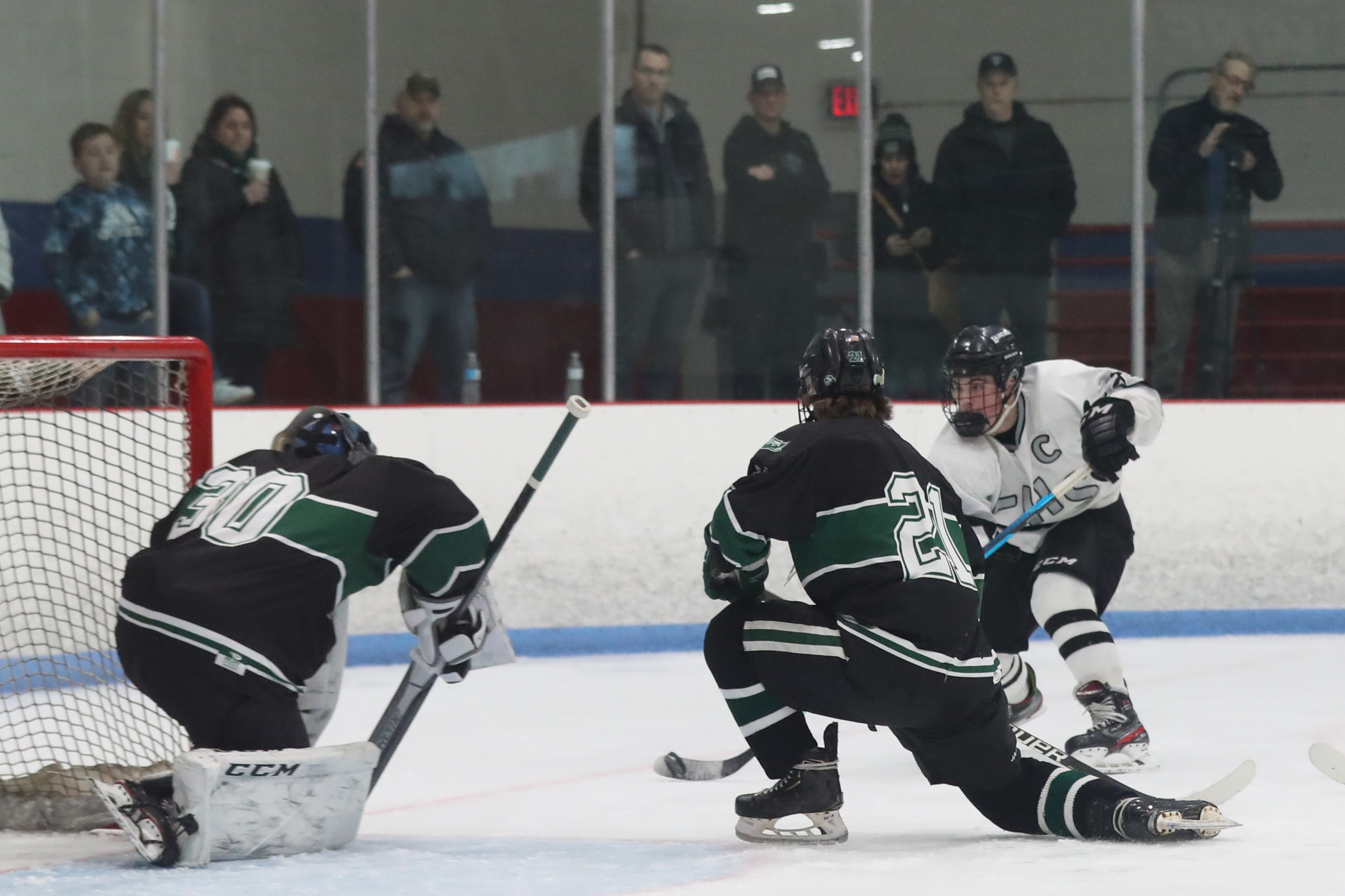 Minnechaug vs Longmeadow Hockey - masslive.com