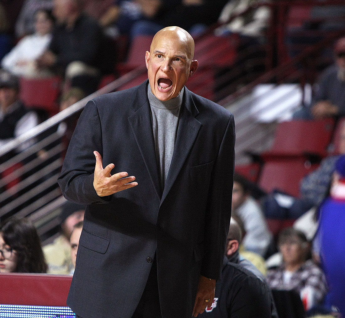 UMass Men's Basketball vs UMass Lowell 12/8/22 - masslive.com