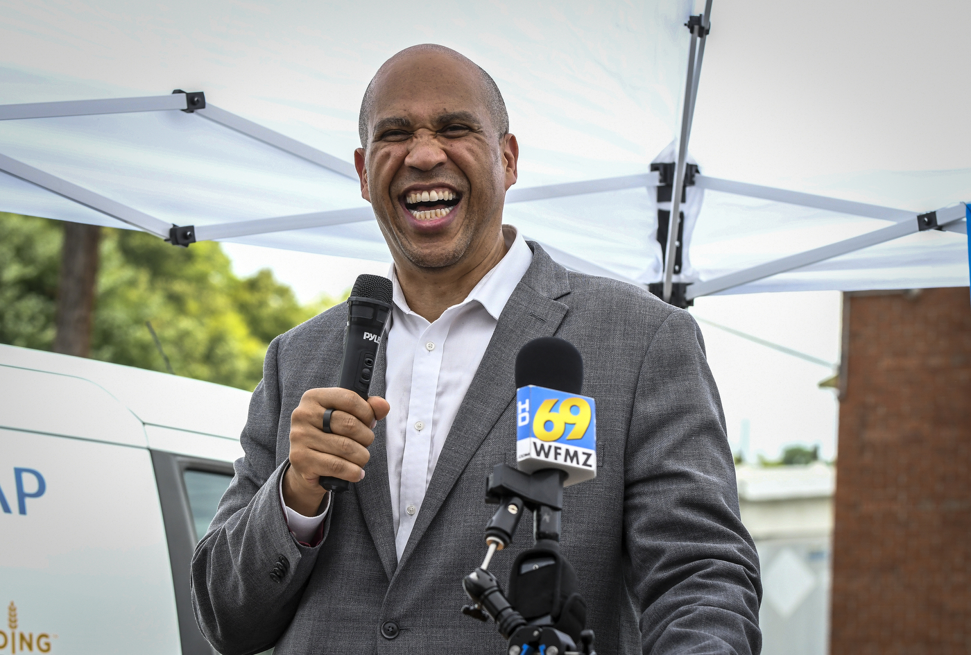 Sen. Booker visits Phillipsburg to announce $1M grant for food bank ...