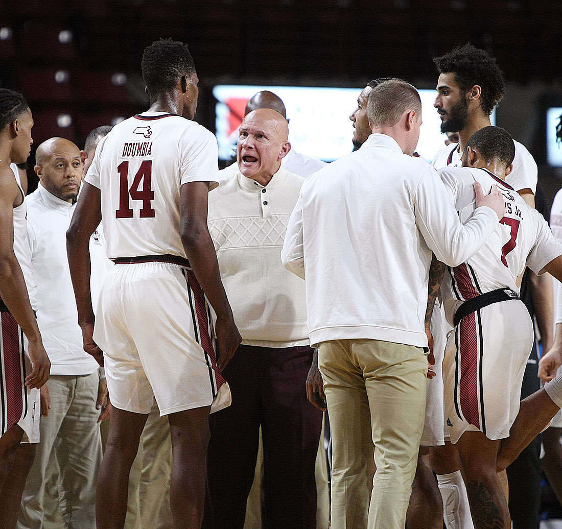 UMass Men's Basketball vs Dayton 1/8/25 - masslive.com