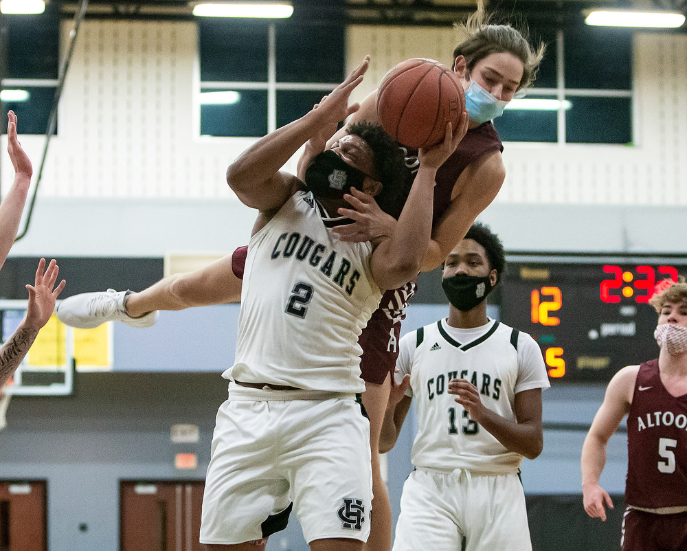 Harrisburg defeated Altoona 76-28 in boys high school basketball ...