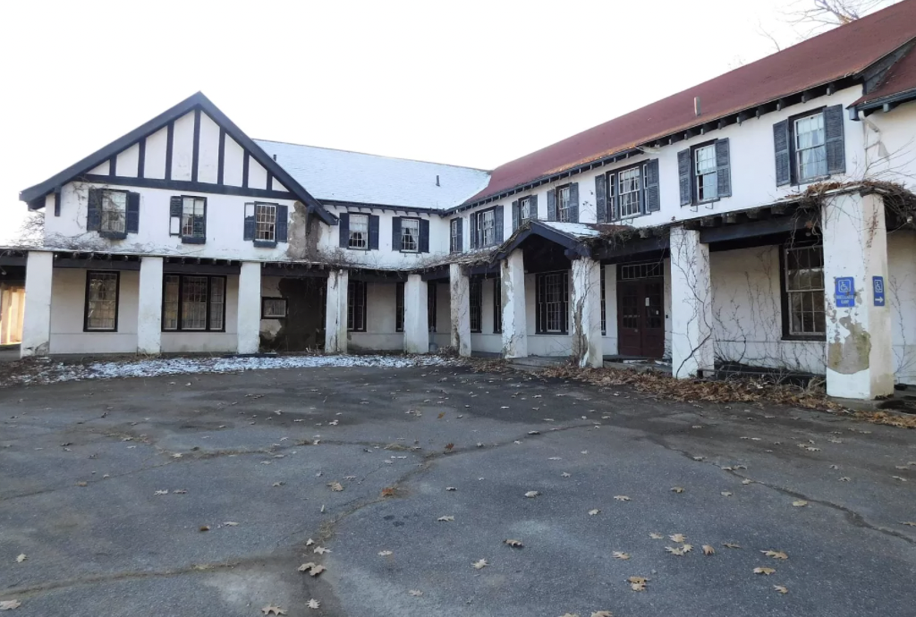 House of the Week: Former Sterling Inn goes to auction - masslive.com