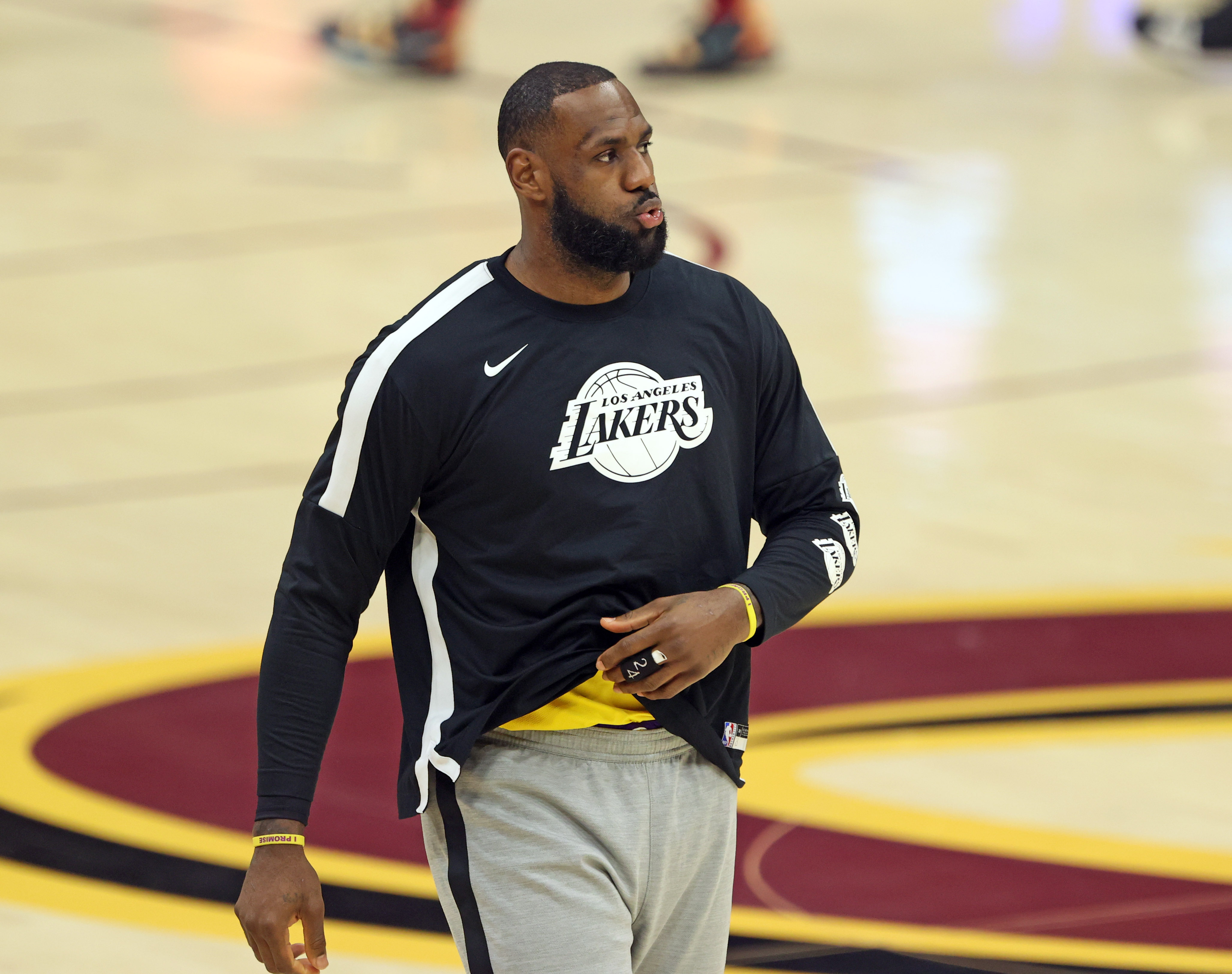 Los Angeles Lakers LeBron James vs. Cleveland Cavaliers, January 25 ...