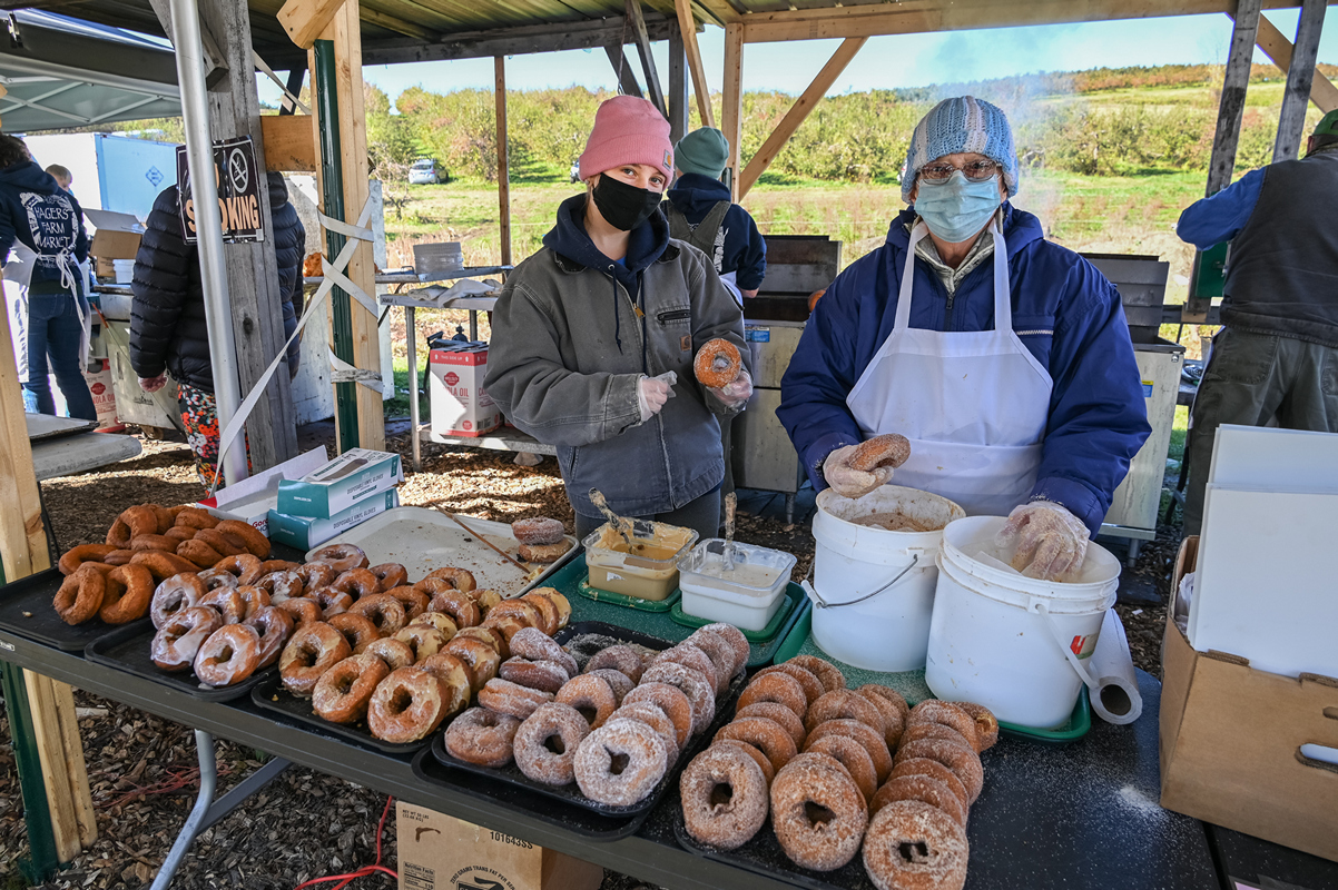 Pumpkin Smash draws visitors to Shelburne Falls - masslive.com
