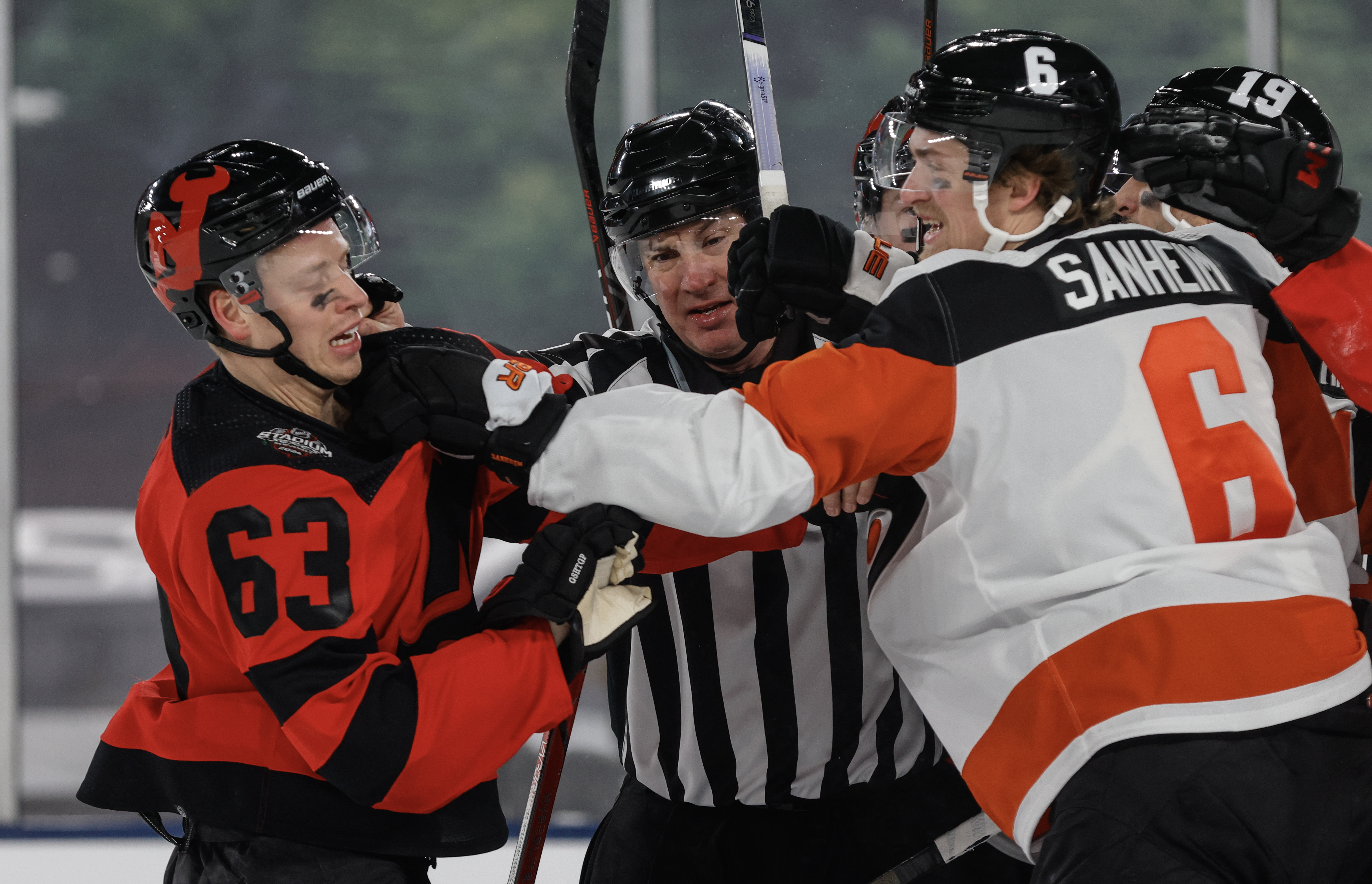 New Jersey Devils vs. Philadelphia Flyers in NHL Stadium Series game at ...
