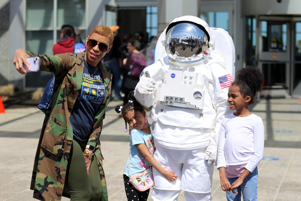 75 photos from Cleveland's total solar eclipse, April 8, 2024 ...